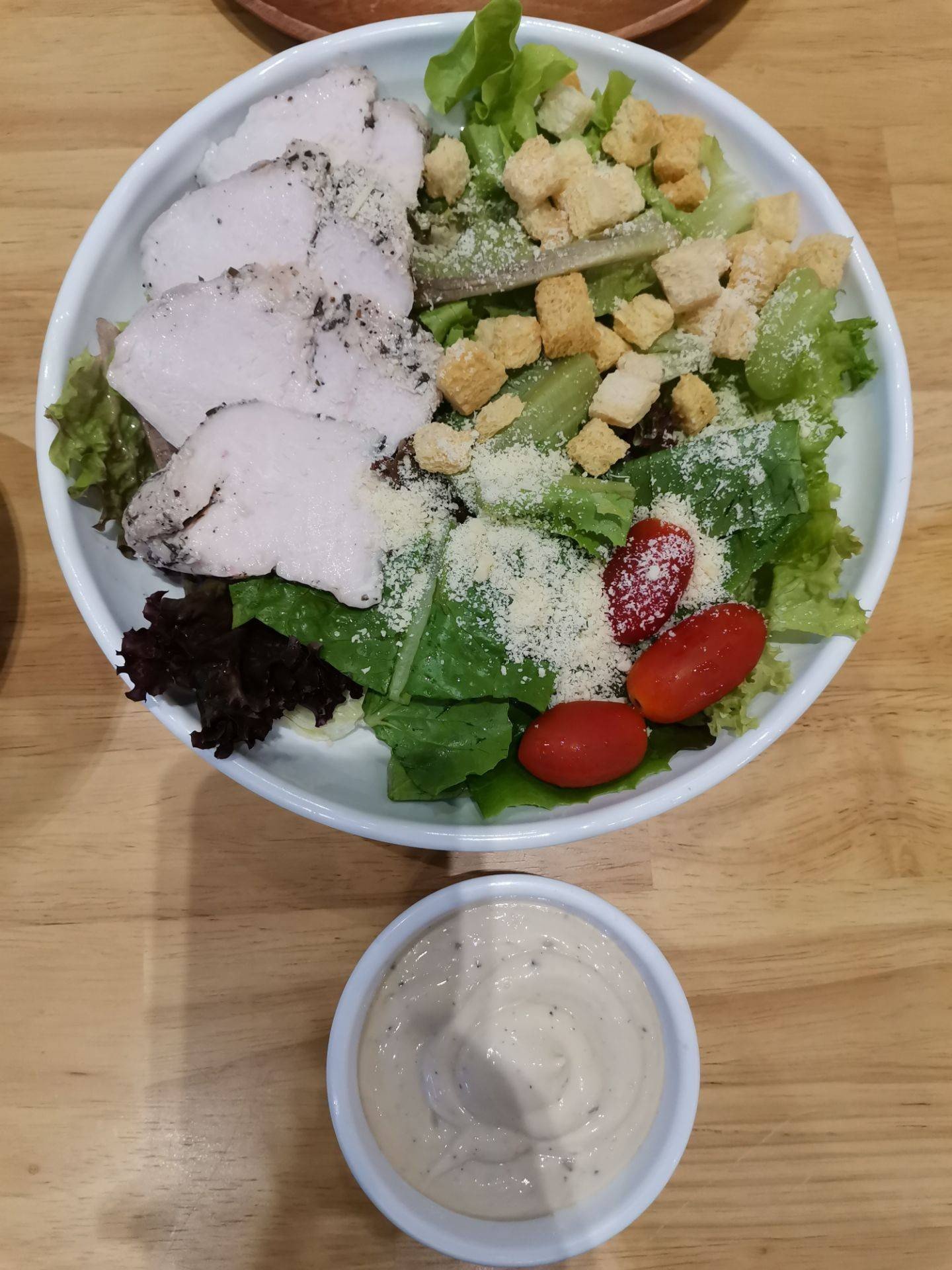 รีวิว Jones' Salad Silom Road - ร้านสลัดลุงโจน