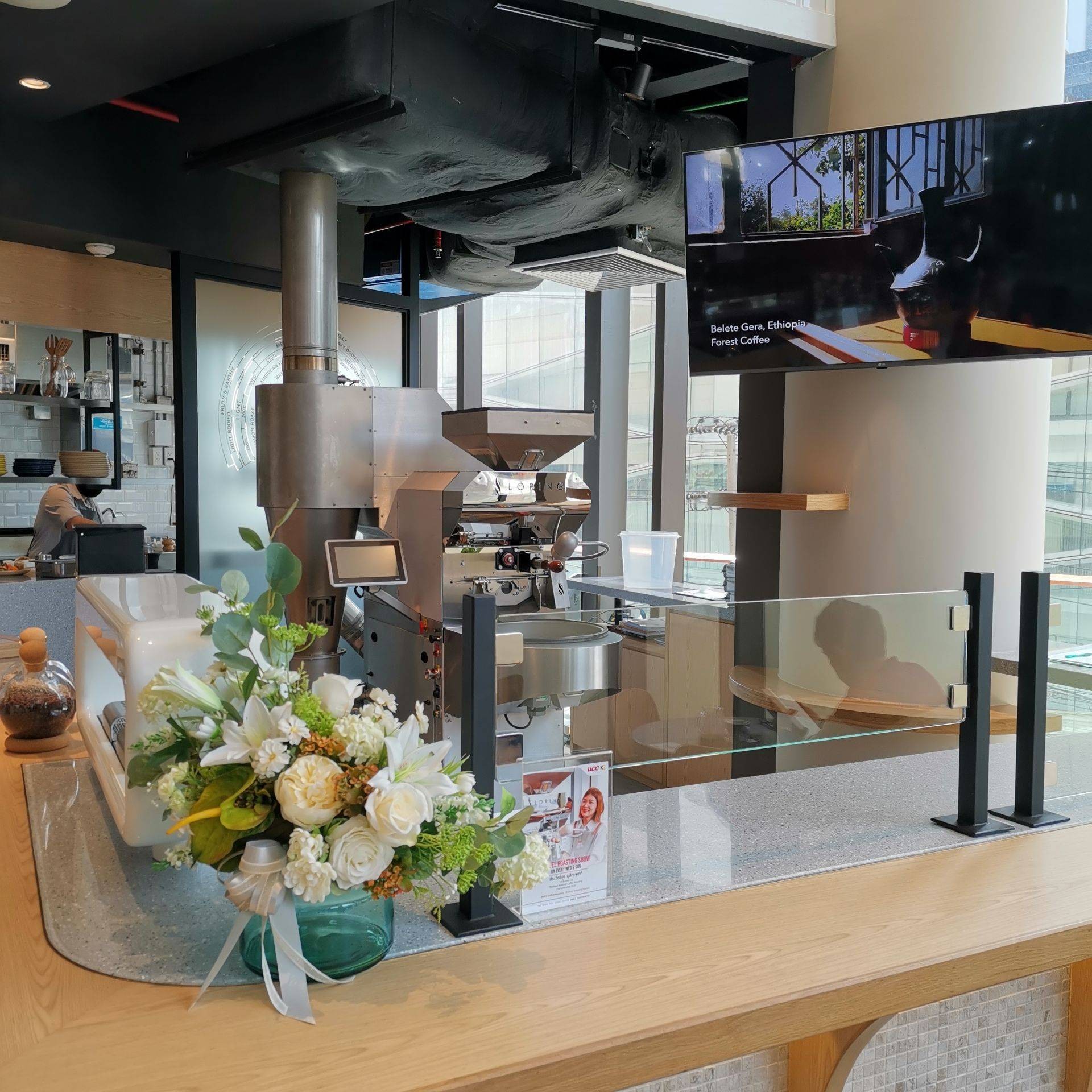 รูป UCC Coffee Roastery Gateway Ekamai