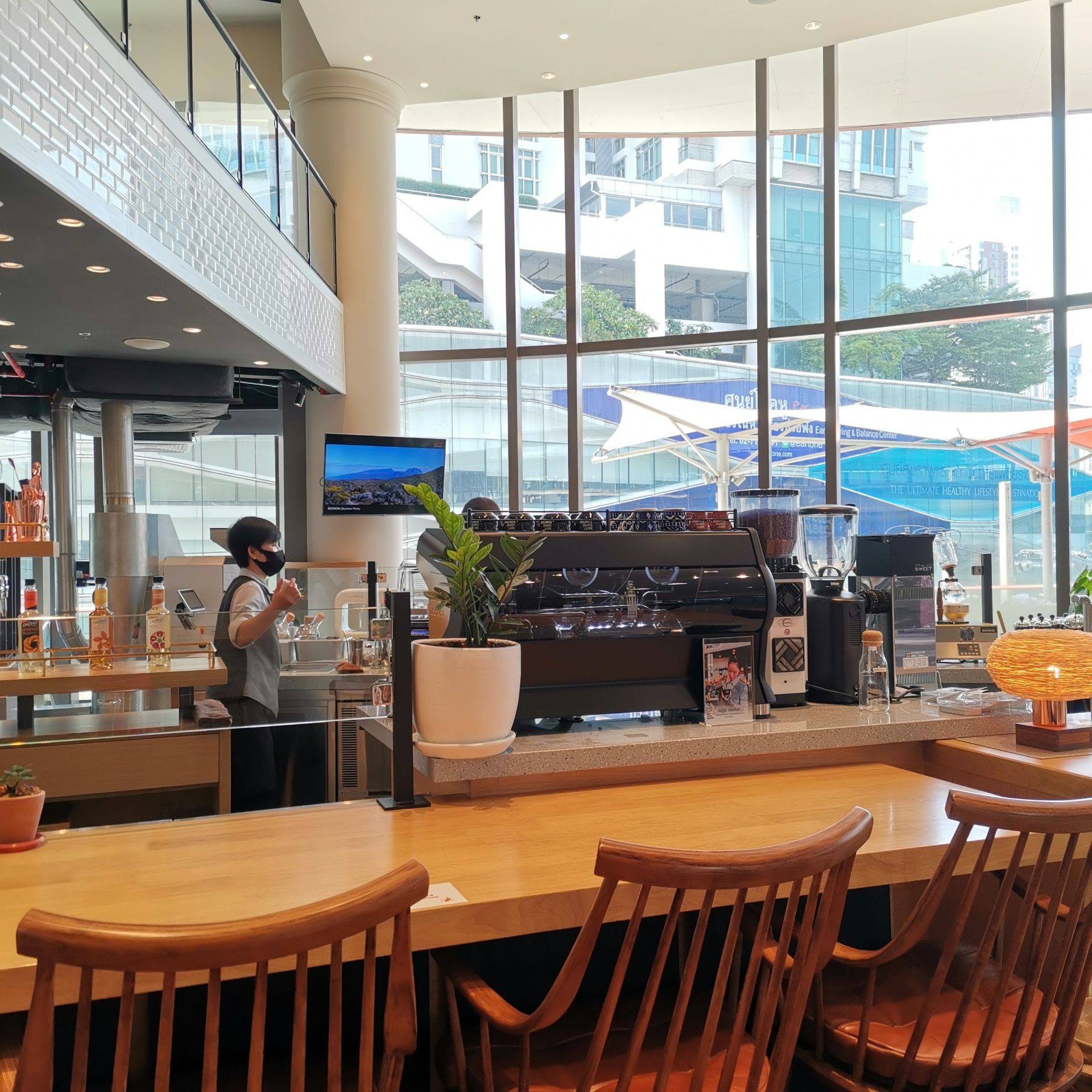 รูป UCC Coffee Roastery Gateway Ekamai