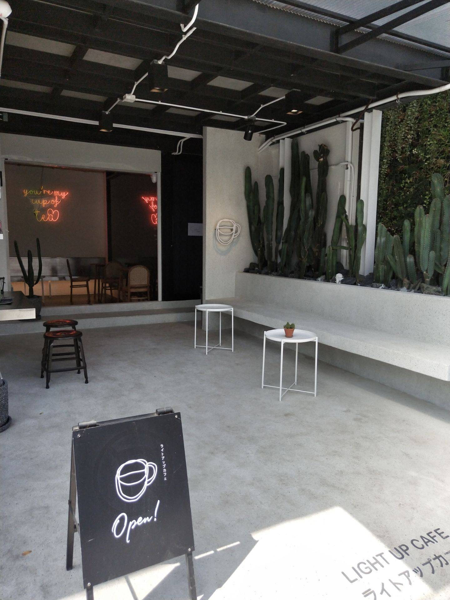 รีวิว ⭐️ Light up cafe 👍🏻 ไลท์อัพคาเฟ่ สาขาสนามกีฬา⭐️ - ไลท์อัพโฉมใหม่ ...