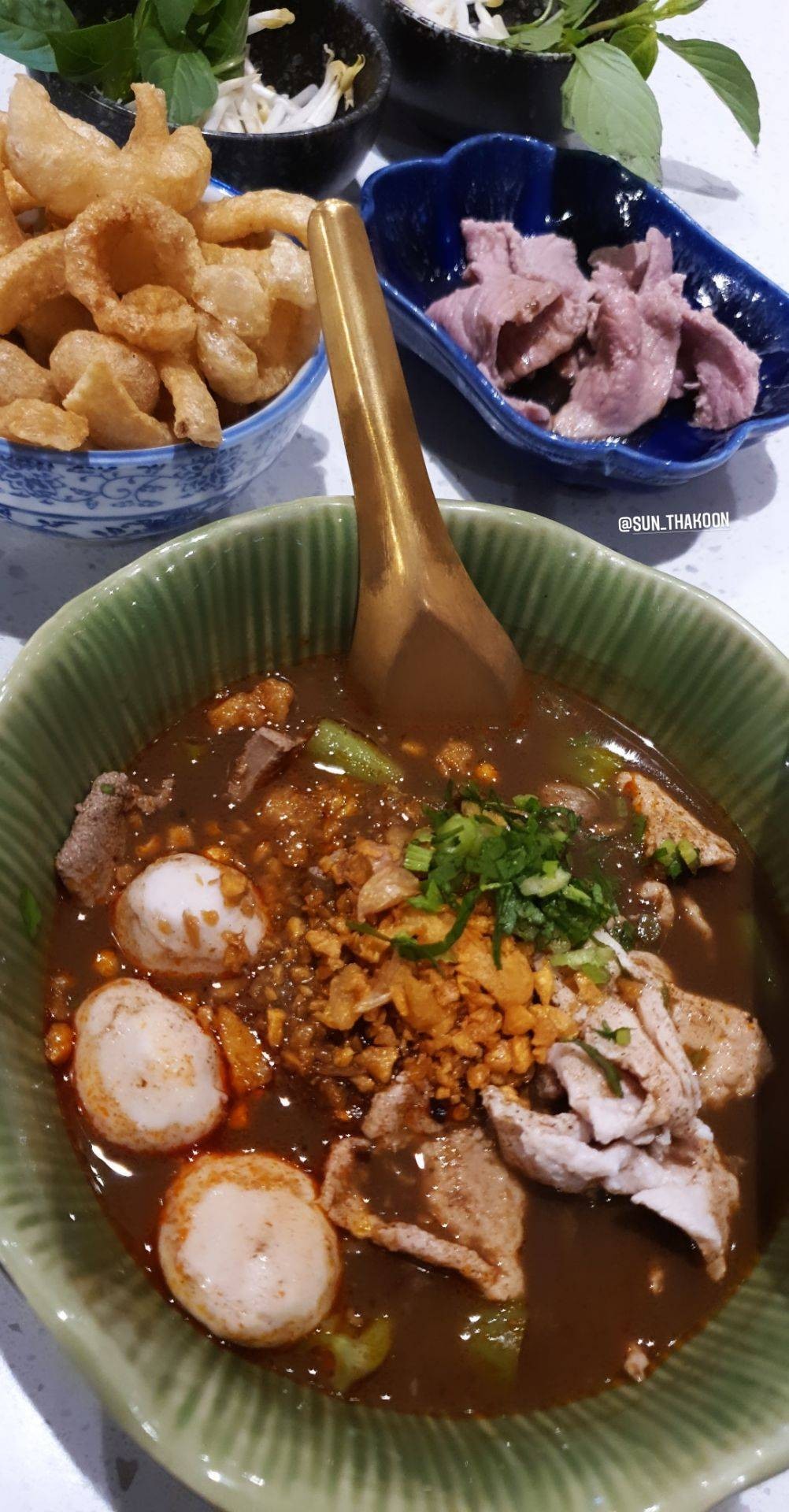 รีวิว ThongSmith centralwOrld ชั้น 3 - อร่อยเด็ดต้องลอง กินซ้ำๆก็ไม่เบื่อ แพงแต่ดี!