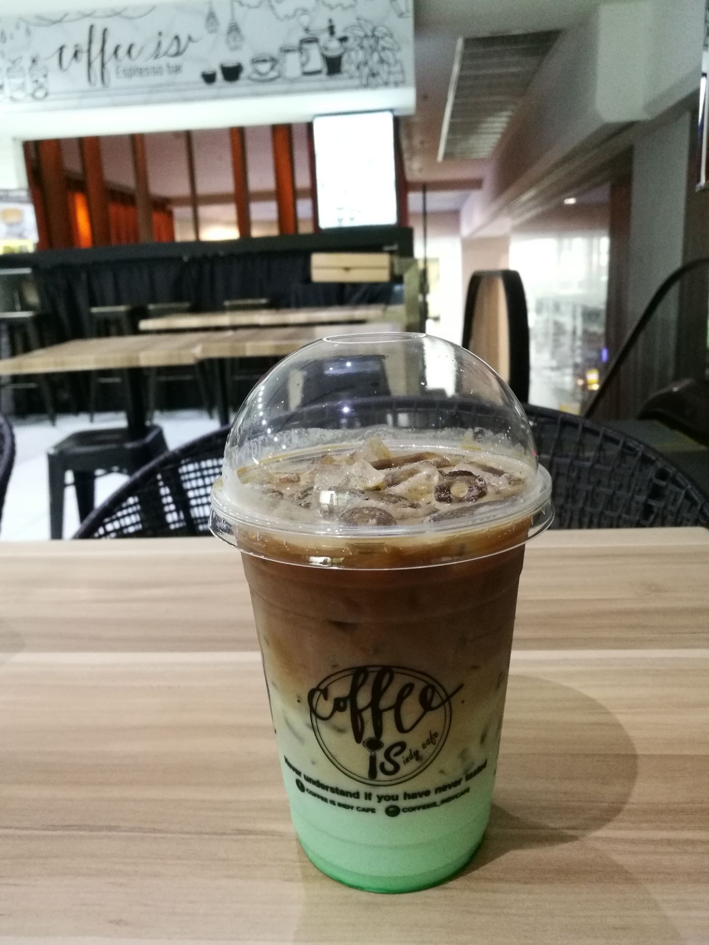 รีวิว Coffee is Indy Cafe สาขาตึกเอ็มไพร์ทาวเวอร์สาทร - ลาเต้มิ้นท์ แต่ ...