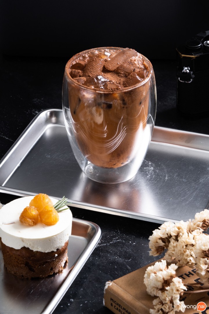 “Black to Basic” คาเฟ่ลำพูนสไตล์ลอฟต์โมเดิร์นสุดเท่ใจกลางย่านเมืองเก่า