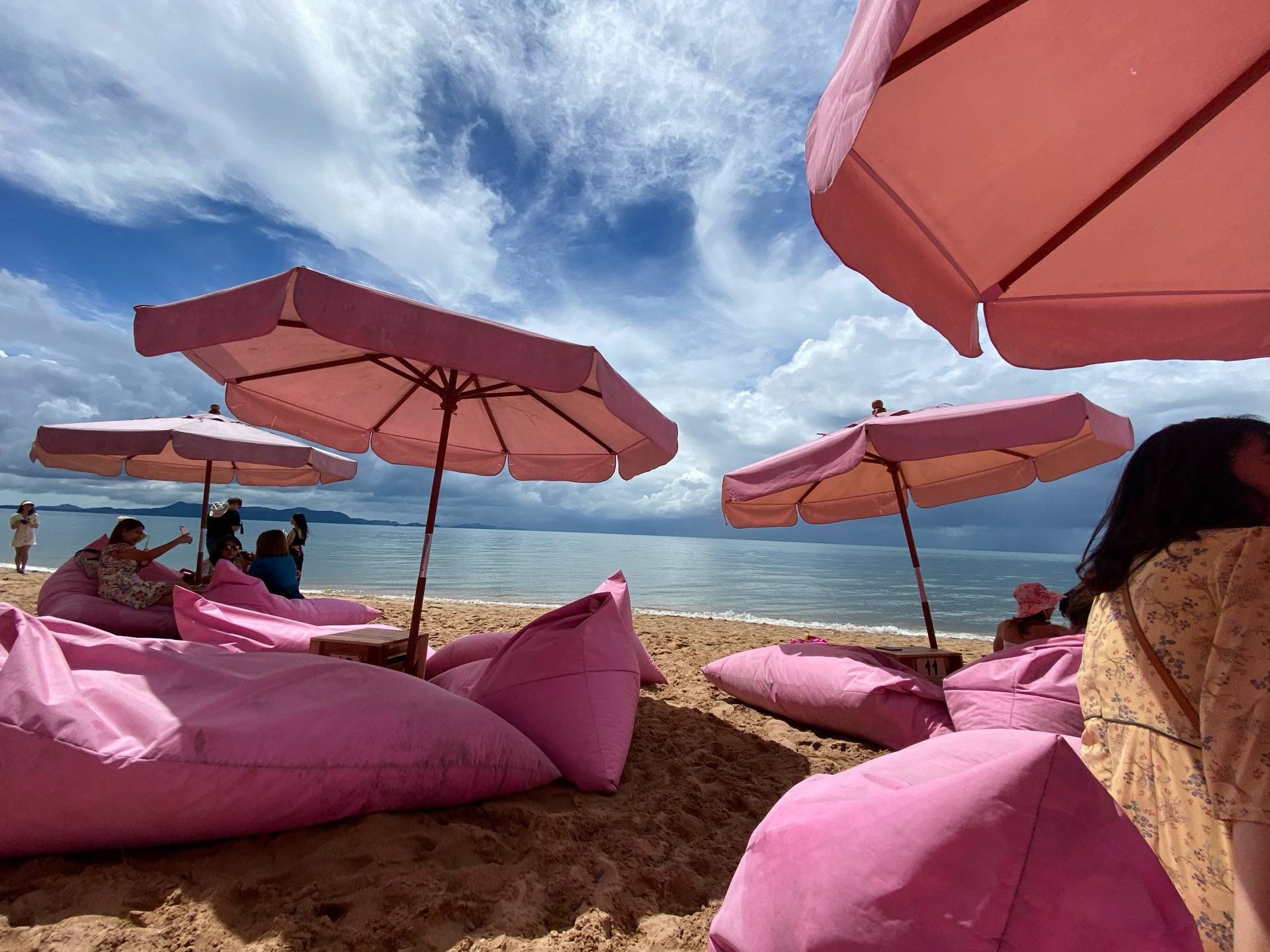 รีวิว Tutu Beach - คาเฟ่ร่มชมพูริมหาด