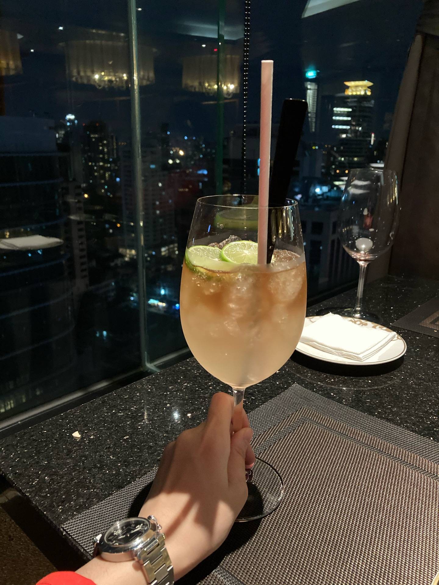 รีวิว MAYA Holiday Inn Bangkok Sukhumvit - ร้านสวย อาหารอร่อย วิวดี