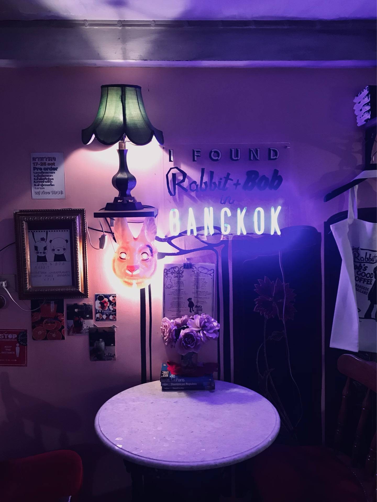 รีวิว A Pink Rabbit + Bob ท่าเตียน ท่าเตียน - บรรยากาศดี เค้กอร่อย กาแฟ ...