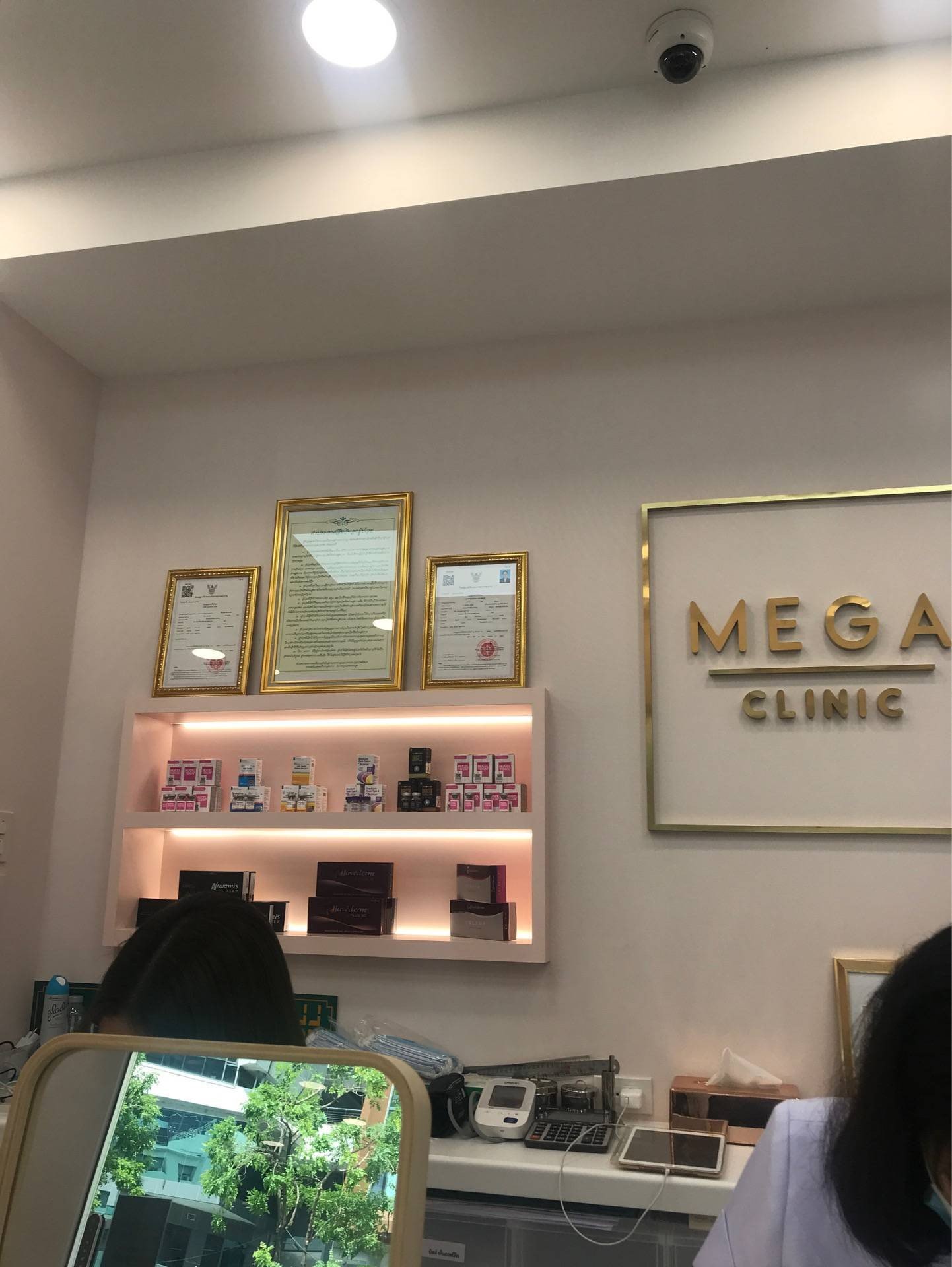 รีวิว MEGA CLINIC สยามสแควร์ - งานดี หน้าเรียว ชอบๆ