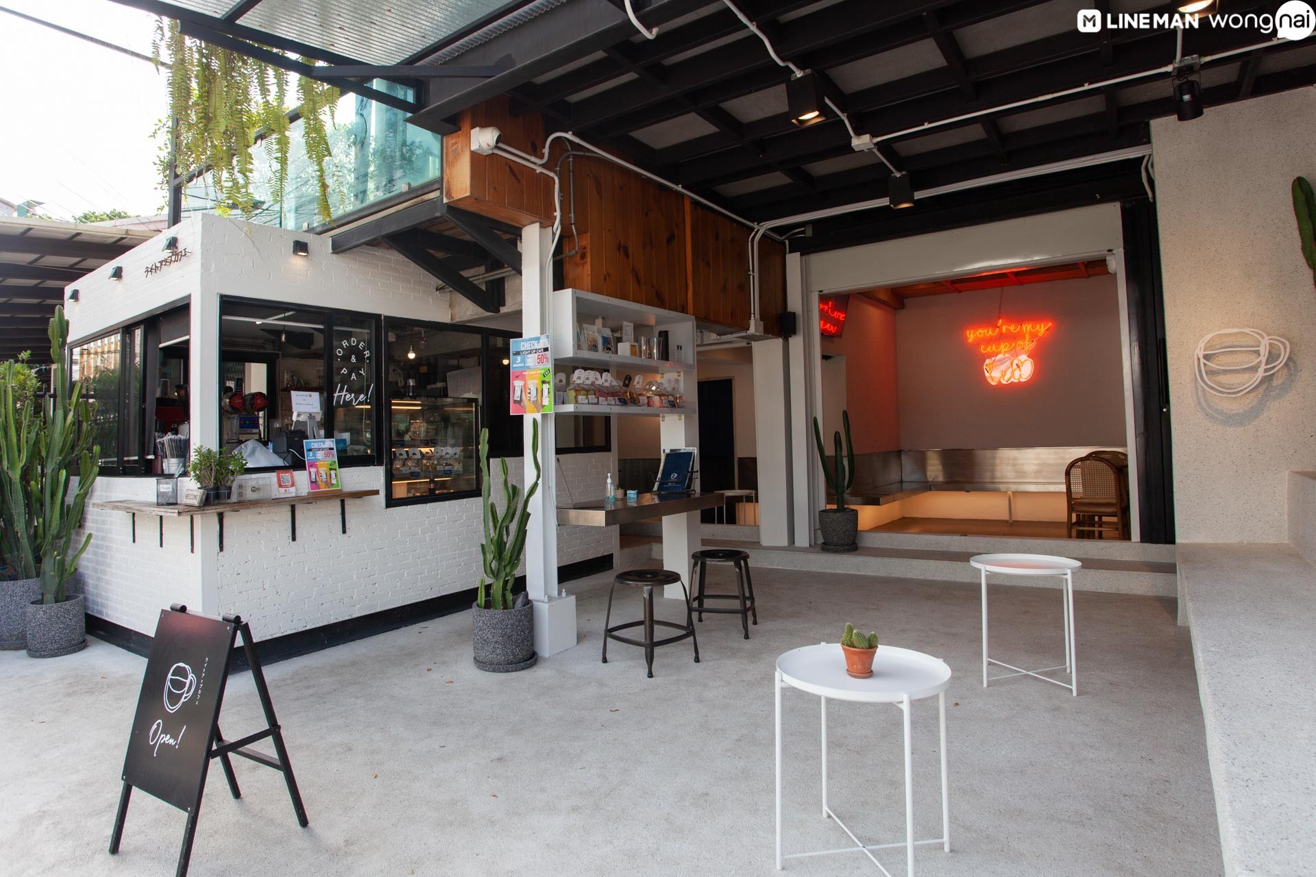 “Light Up Cafe” เชียงใหม่ ปรับโฉมใหม่ถ่ายรูปสวย มุมเก๋ เมนูเพียบ!