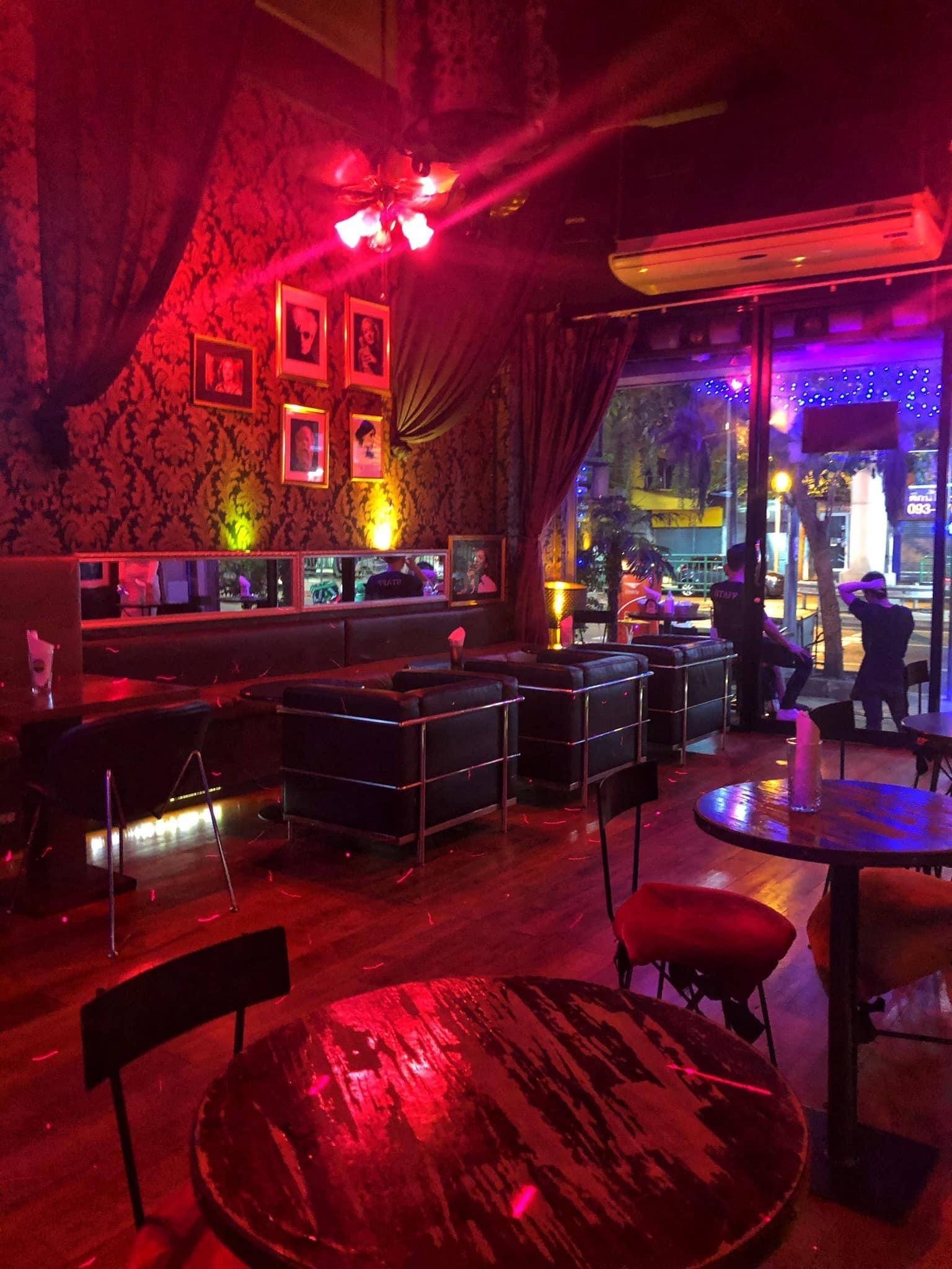 รีวิว White Rabbit bar - ร้านดื่มนั่งชิล บรรยากาศดี ย่านสีลม
