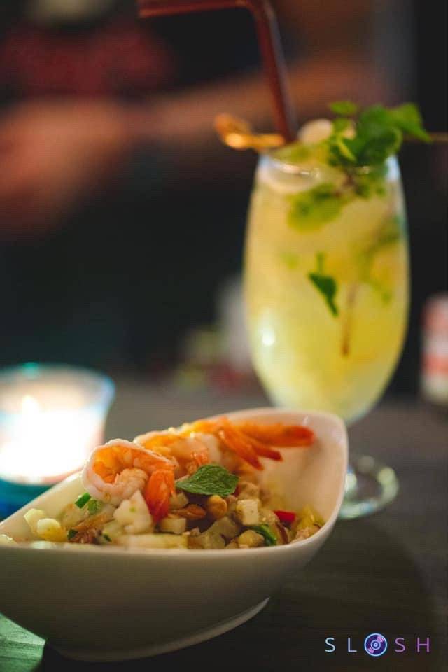 รีวิว Slosh Bar - ปากเป็ดไก่ทอดอร่อย ยำมะกุ้งสดอร่อย ไม่ขม แซ่บมากครับ