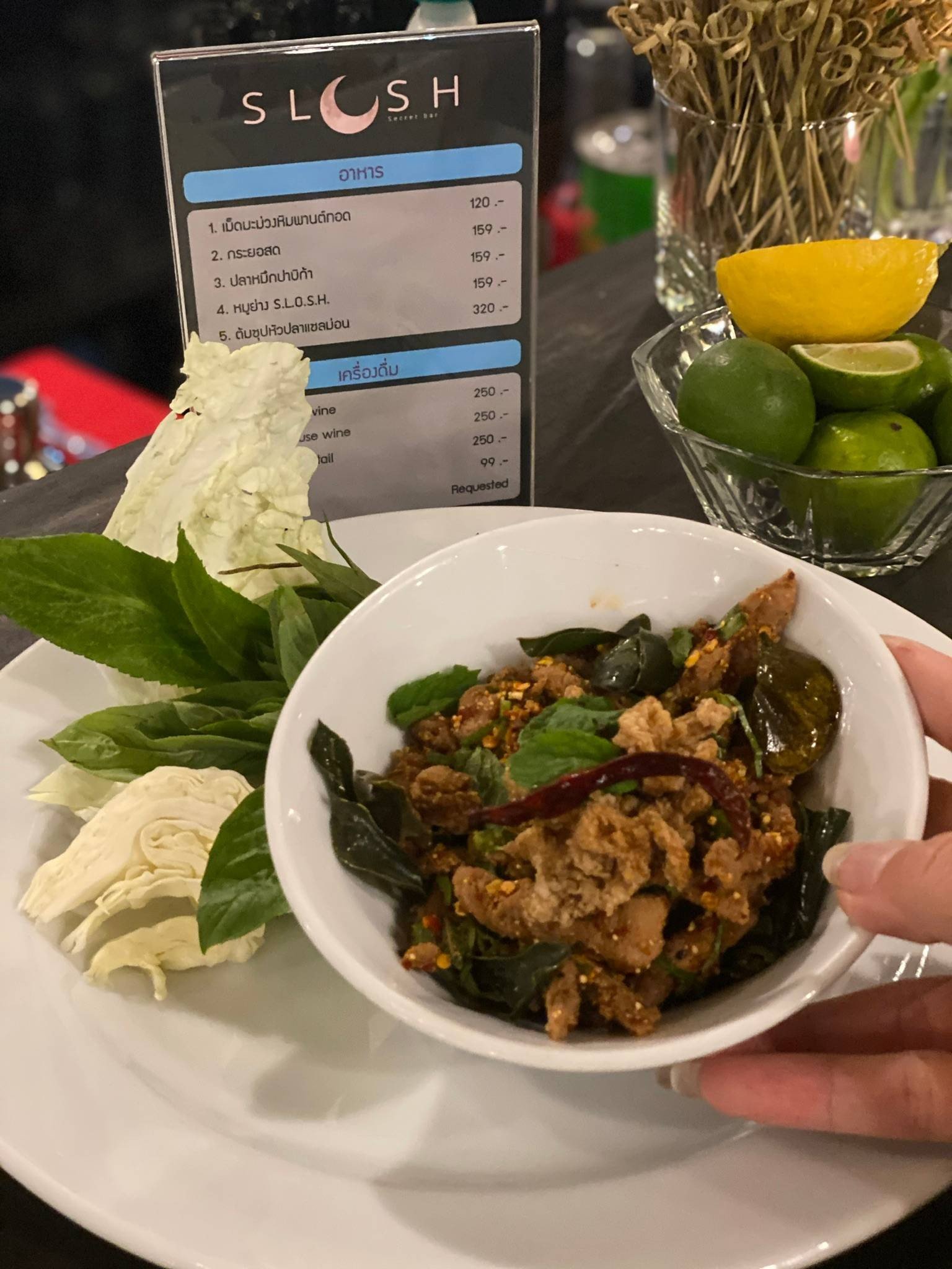 รีวิว Slosh Bar - ร้านใหม่สไตล์แบบลับๆๆ