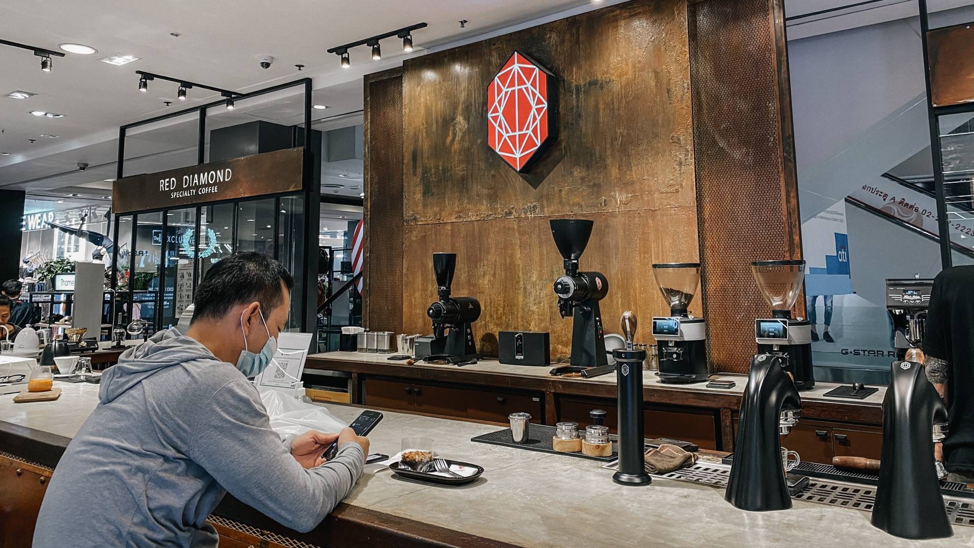 รีวิว Red Diamond Cafe เซ็นทรัล ลาดพร้าว - กาแฟชื่อดังที่ต้องตามไปชิม ...