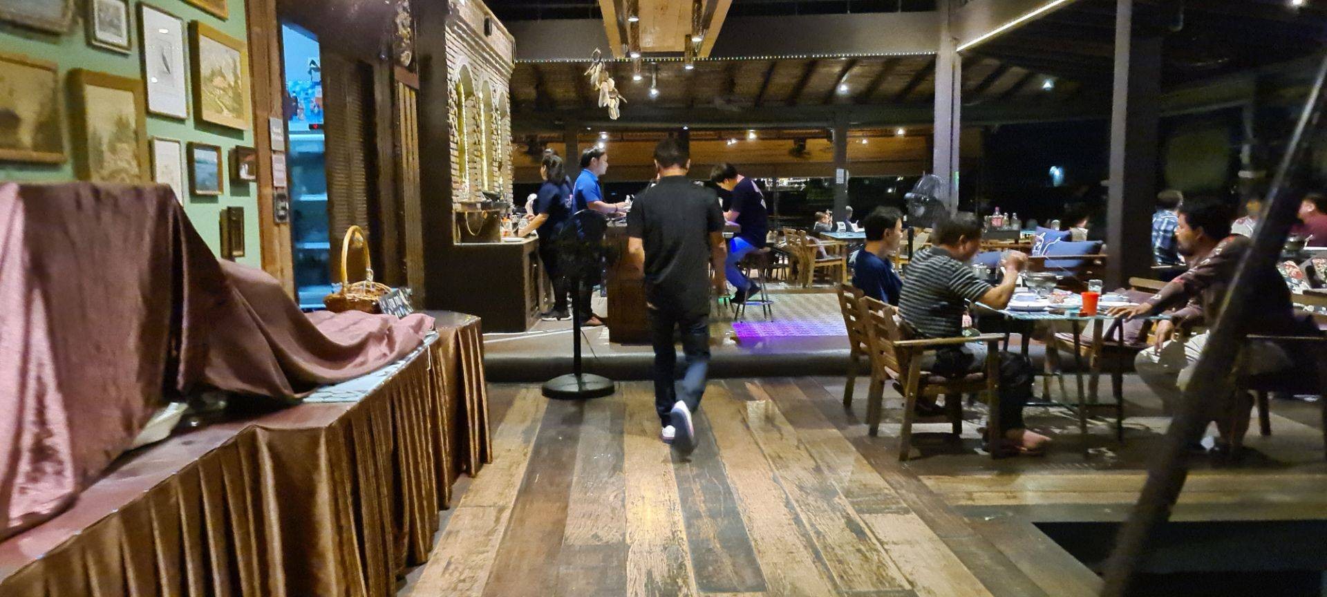รีวิว Good times restaurant - - ร้านอาหารไทย รสชาติอร่อยใช้ได้ ริม ...
