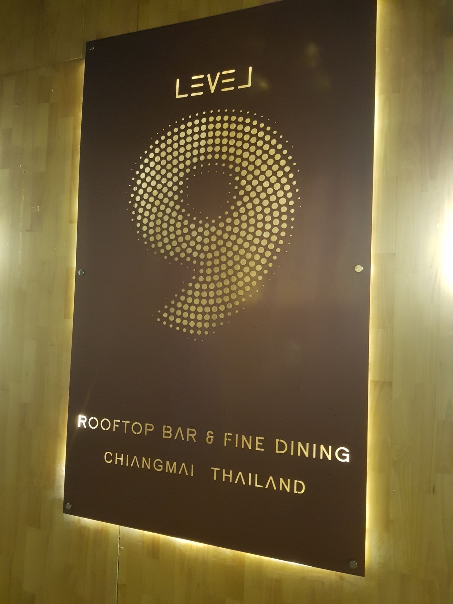 รีวิว Level 9 Rooftop Bar - บาร์สวย วิวสวย กลางเมืองเชียงใหม่