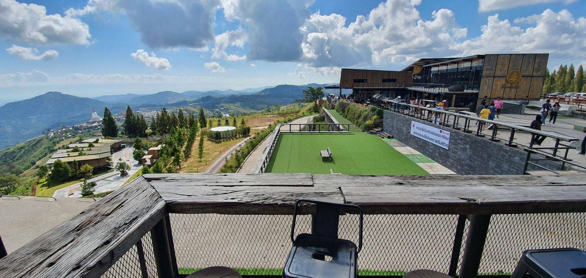 รีวิว Pino Latte Resort & Cafe - วิวลักล้าน ขนมใช้ได้ กาแฟโอเค