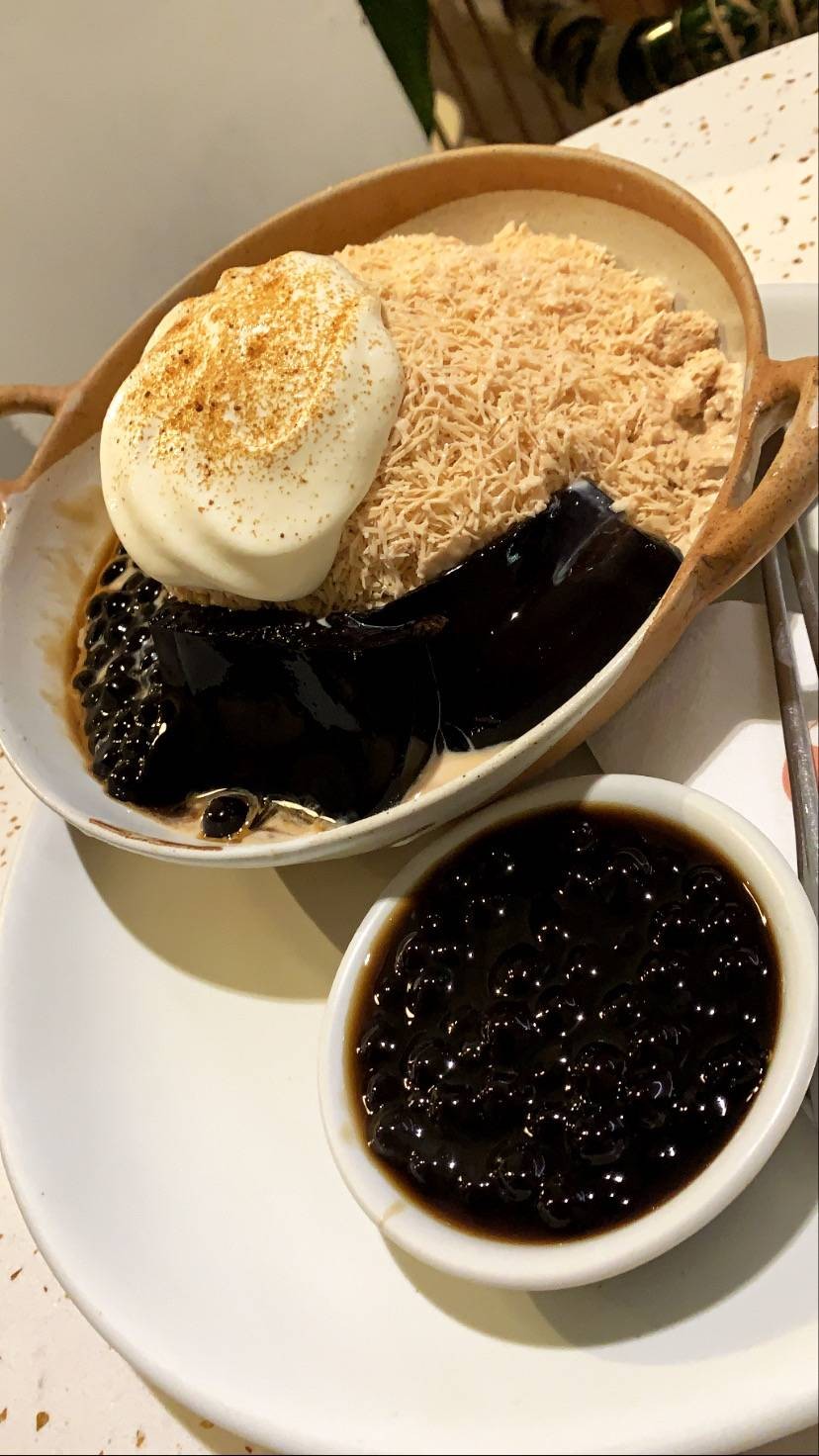 รีวิว Cheevit Cheeva ศิริมังคลาจารย์ ซอย 7 - ร้านของหวานบรรยากาศเรียบๆ