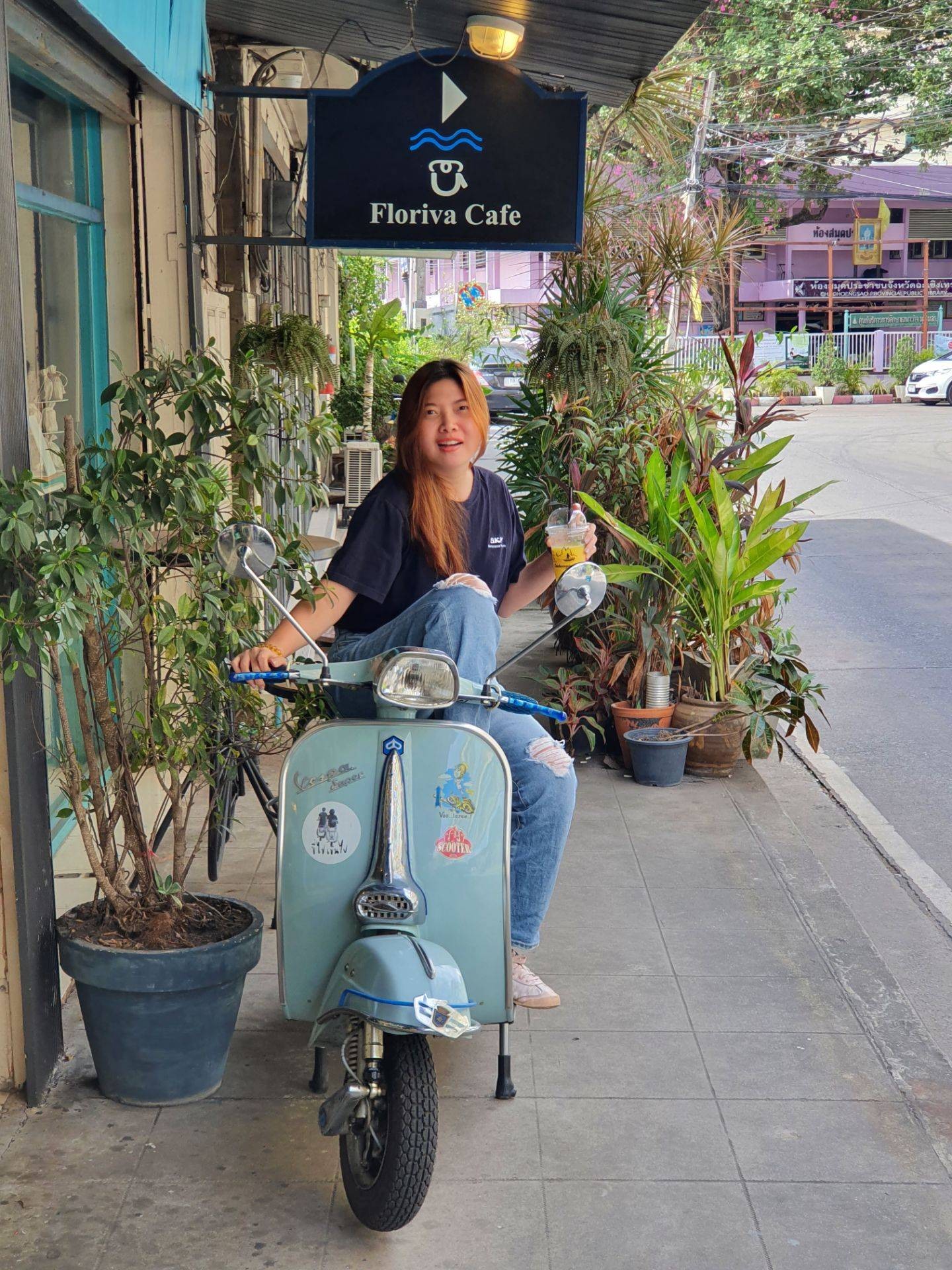 รีวิว Floriva Cafe. - บรรยากาศดี อาหารไม่เเพง - Wongnai