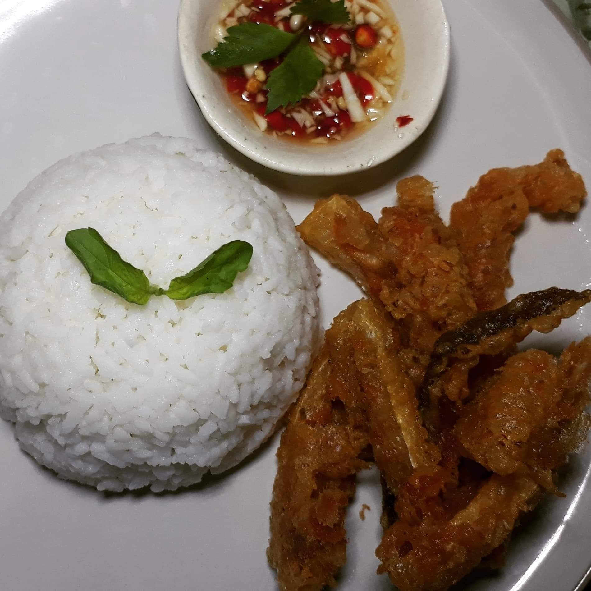 รีวิว R Rai Kor Dai 《อาไรก้ได้》 - ข้าวหน้าท้องแซลมอนทอดกรอบรสเด็ด - Wongnai