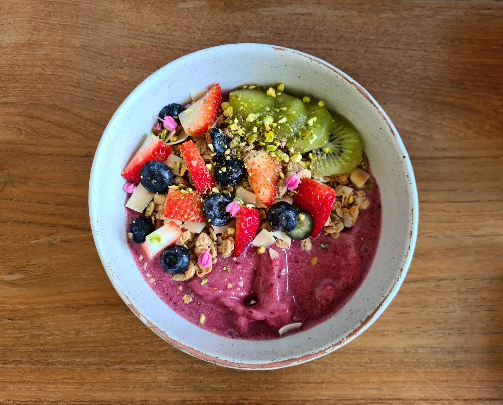 Breakfast Smoothie Bowl ร้าน PLANTIFUL เอกมัย