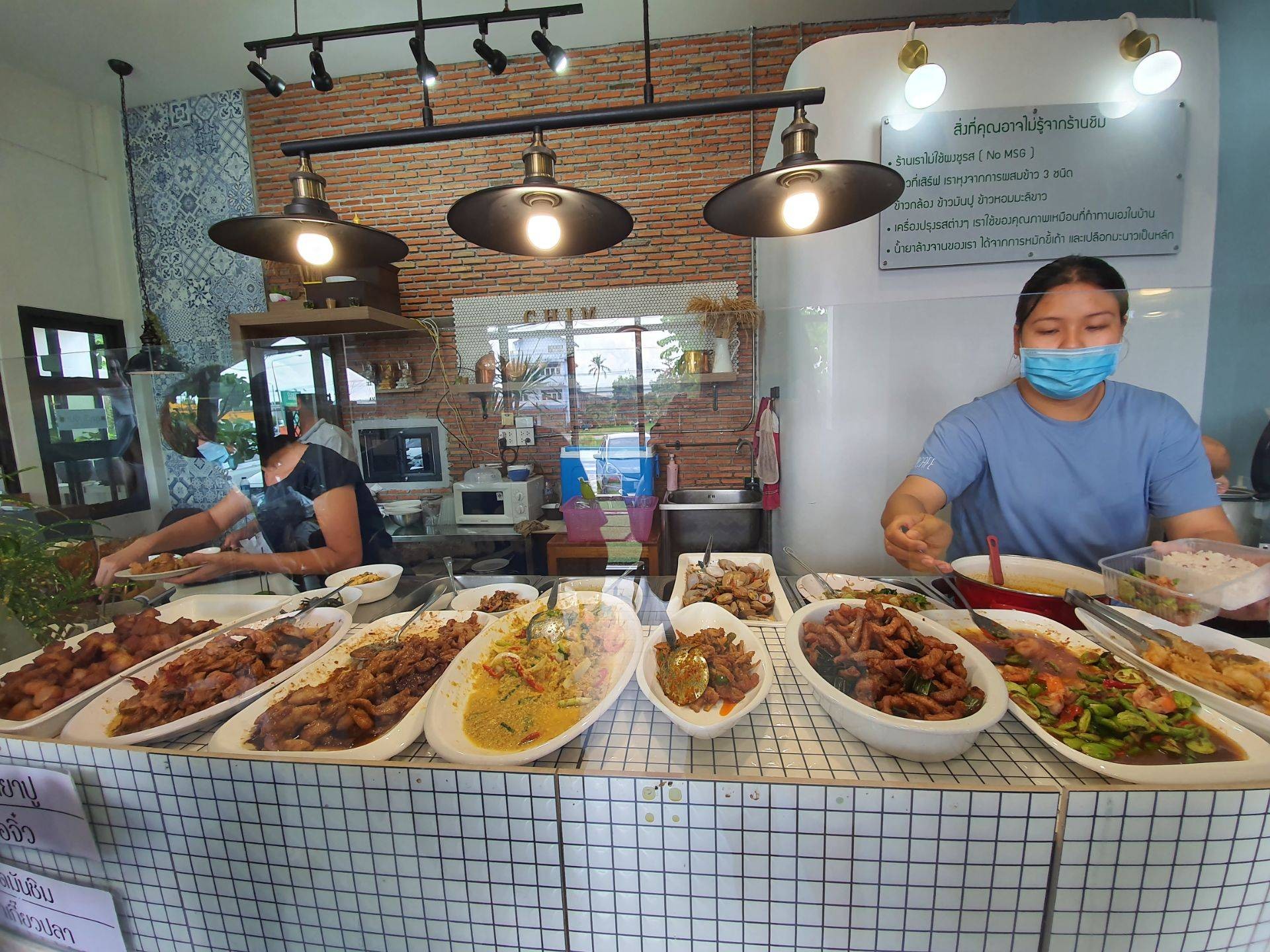 รีวิว Chim cafe ตรงข้ามโลตัสแกลง - คาเฟ่สายถ่ายรูปมีทั้งกาแฟ ขนมหวาน ข้าวแกงอร่อยมาก