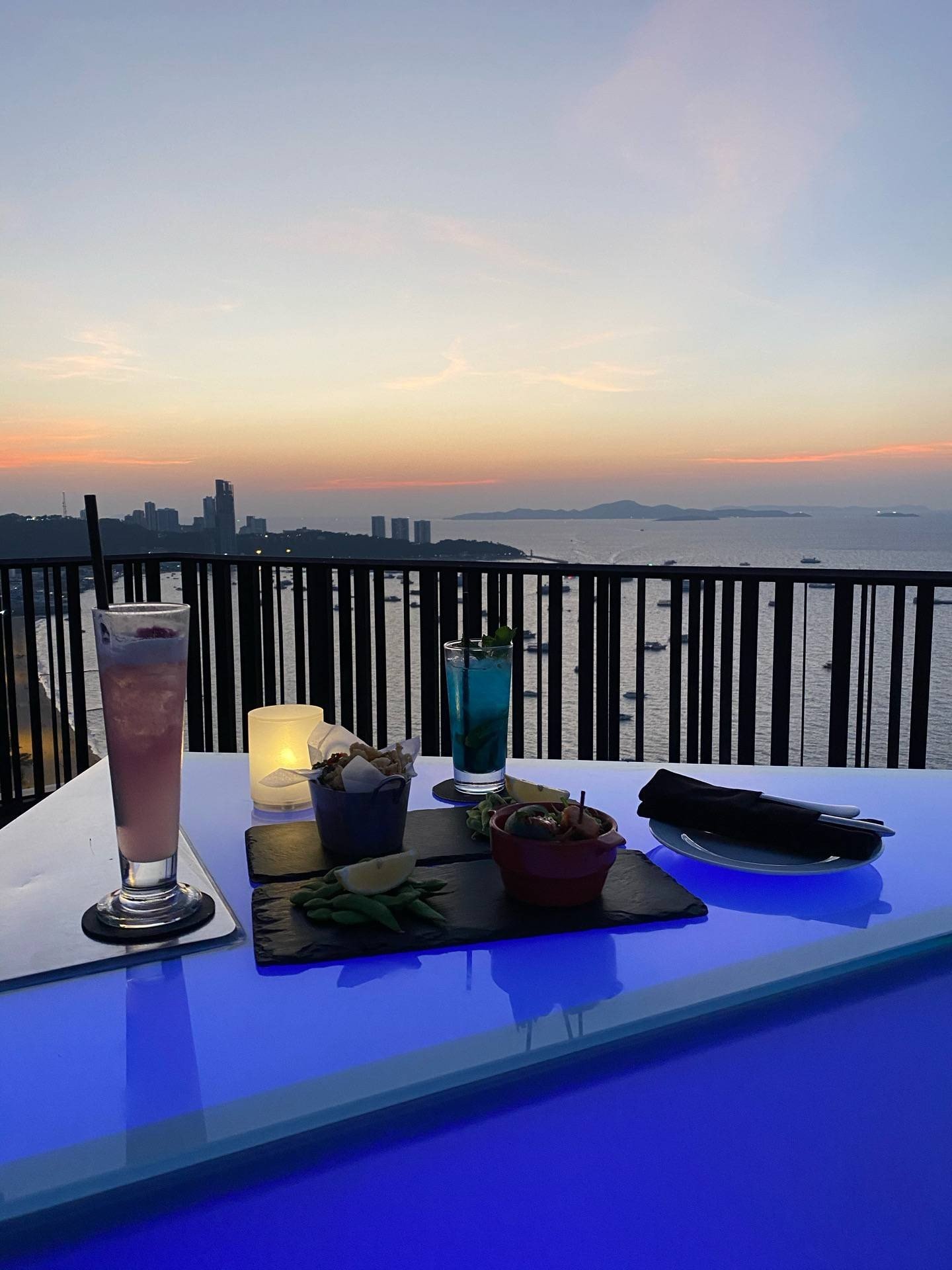 รูป Horizon Rooftop Restaurant & Bar, Hilton Pattaya - Wongnai