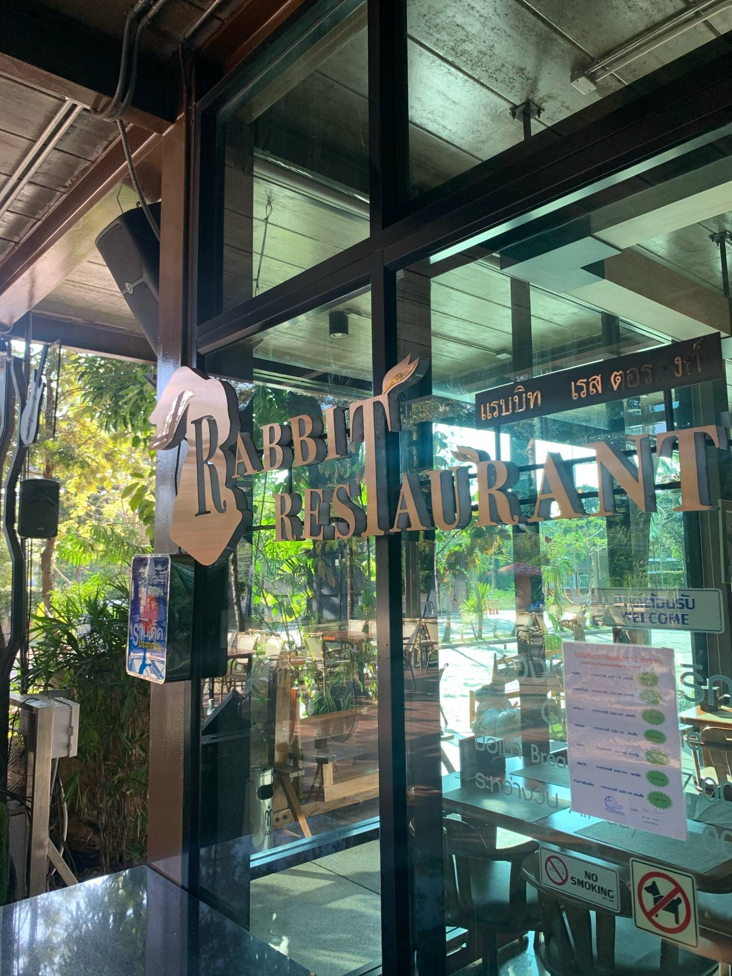 รีวิว The Rabbit Restaurant - ร้านกลางเมือง มีป้ายน่าดึงดูดเข้าร้าน