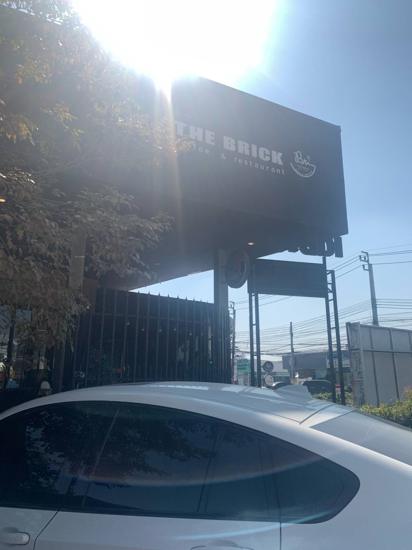 รูป The Brick Coffee & Restaurant เดอะบริค ท่าอิฐ ท่าอิฐ Tha-it