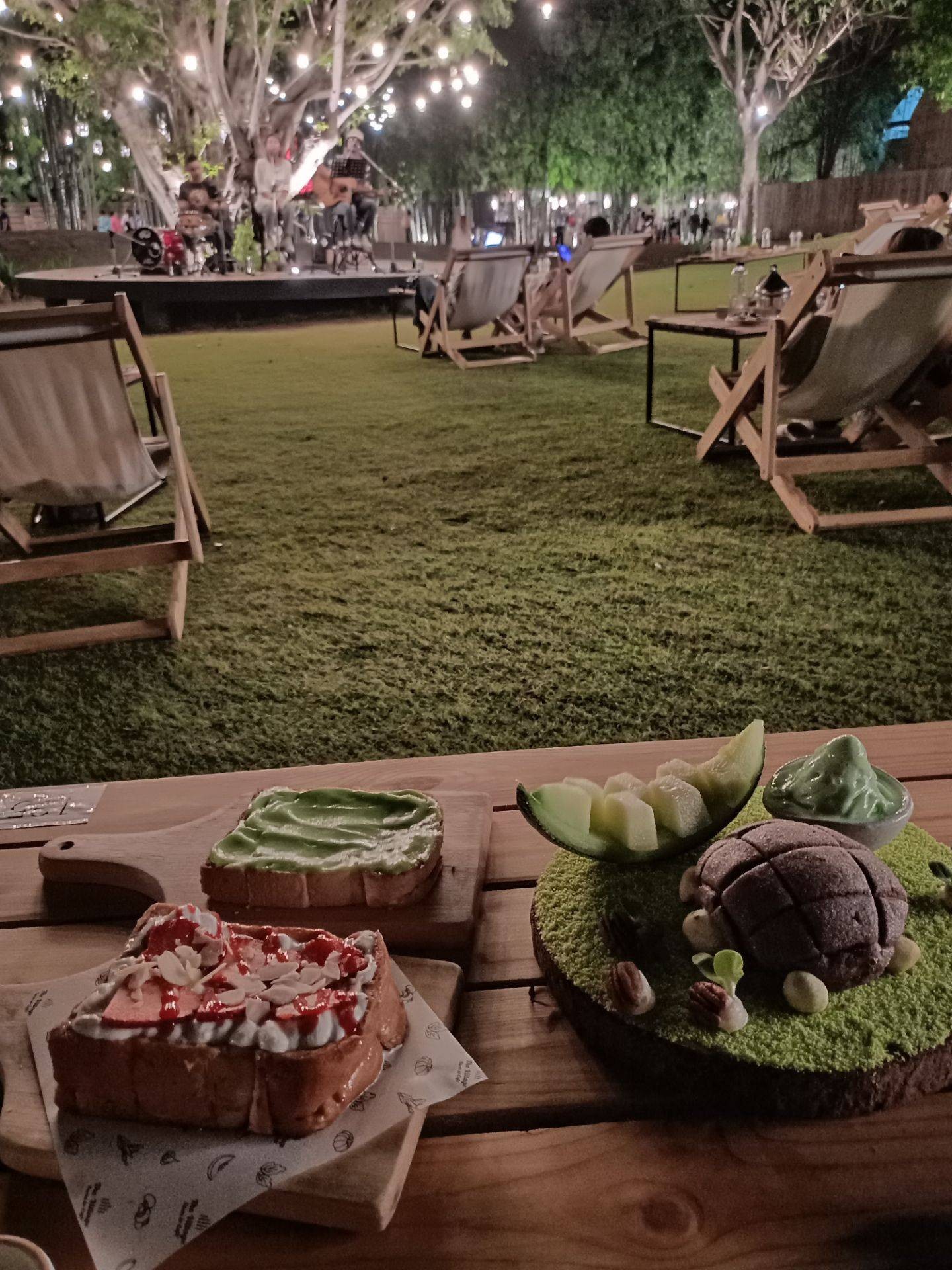 รีวิว The Village Farm To Cafe’ - บรรยากาศดีมากกกกก เพลงเพราะ อาหาร ...