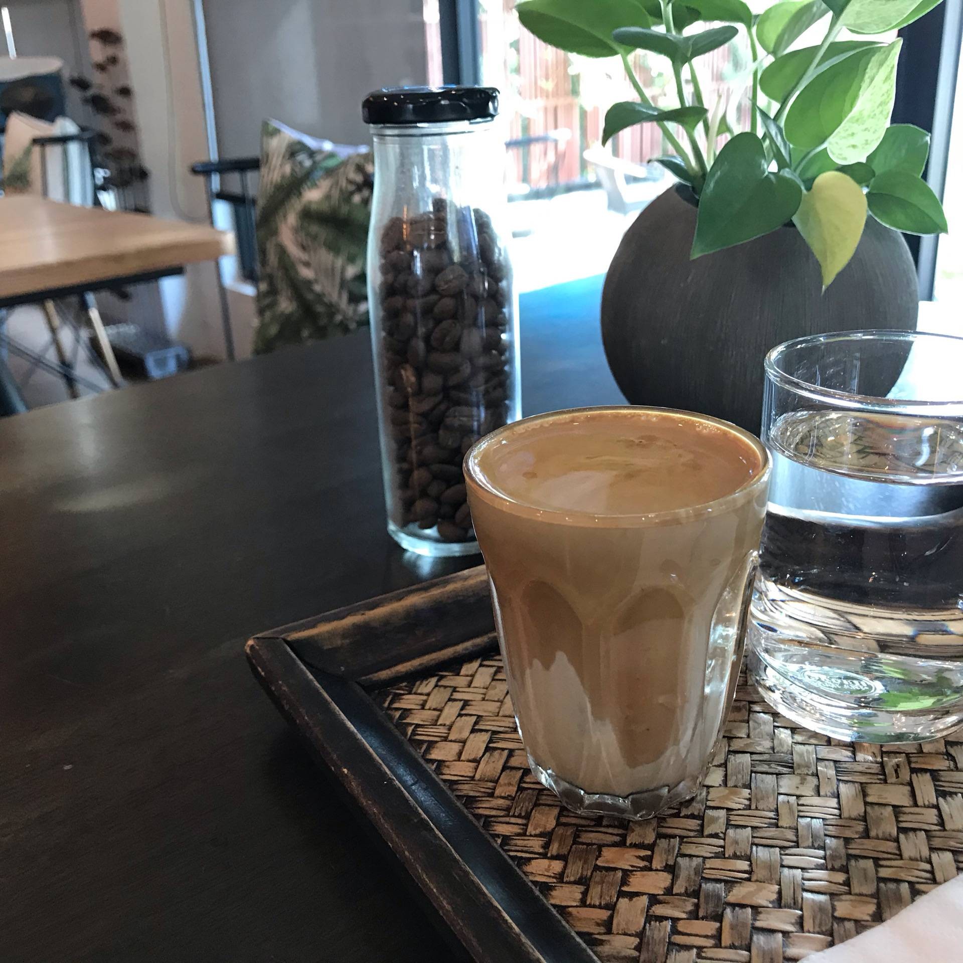 รีวิว de Poem coffee & bistro - ร้านเล็กๆ สวยๆ มีมุมถ่ายรูป dirtyใช้ได้ ...