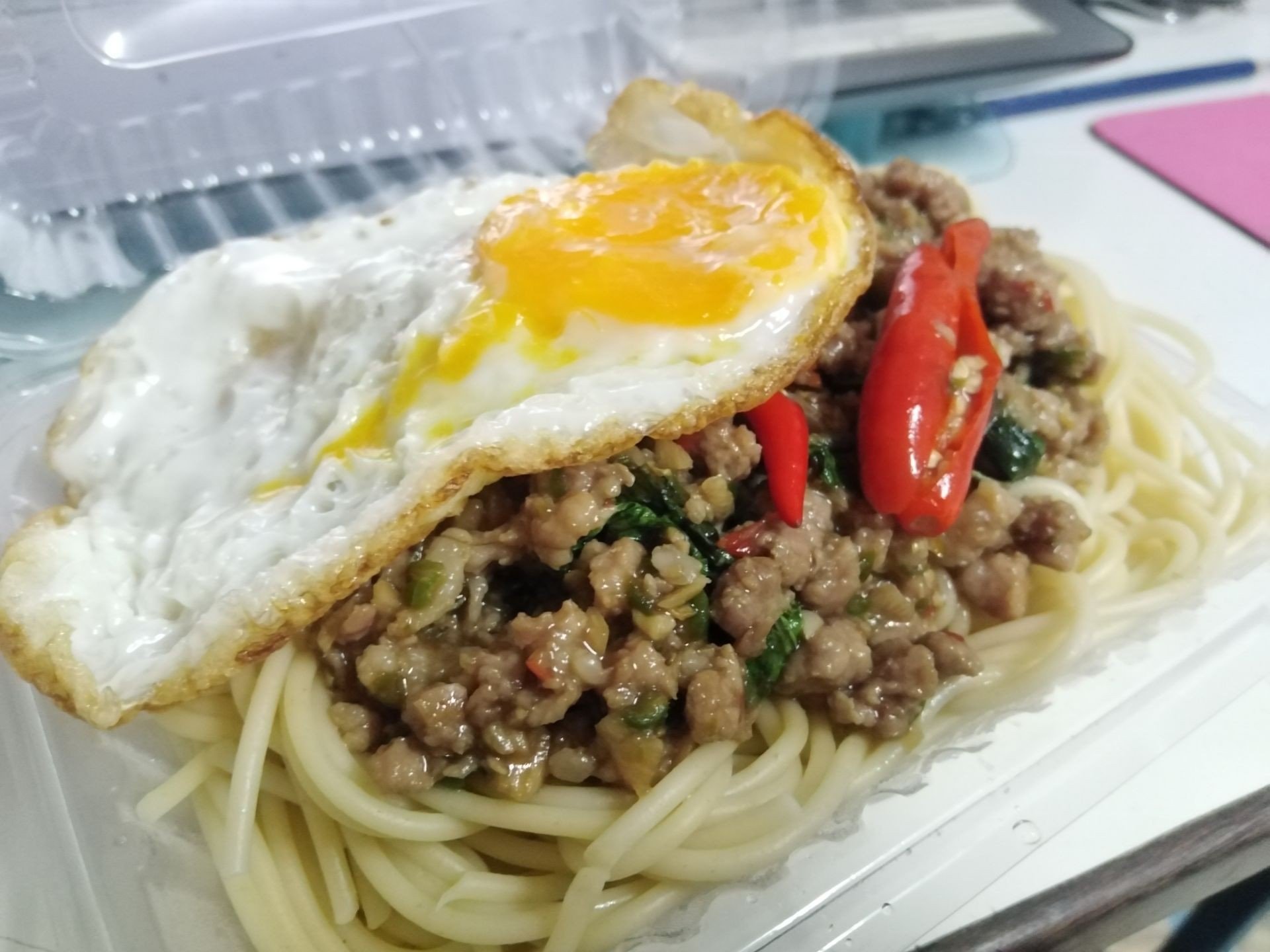 รีวิว AB Fruits. ขอนแก่น - สปาเก็ตตี้กะเพราหมูสับ เมนูแนะนำที่อร่อยเด็ด ...