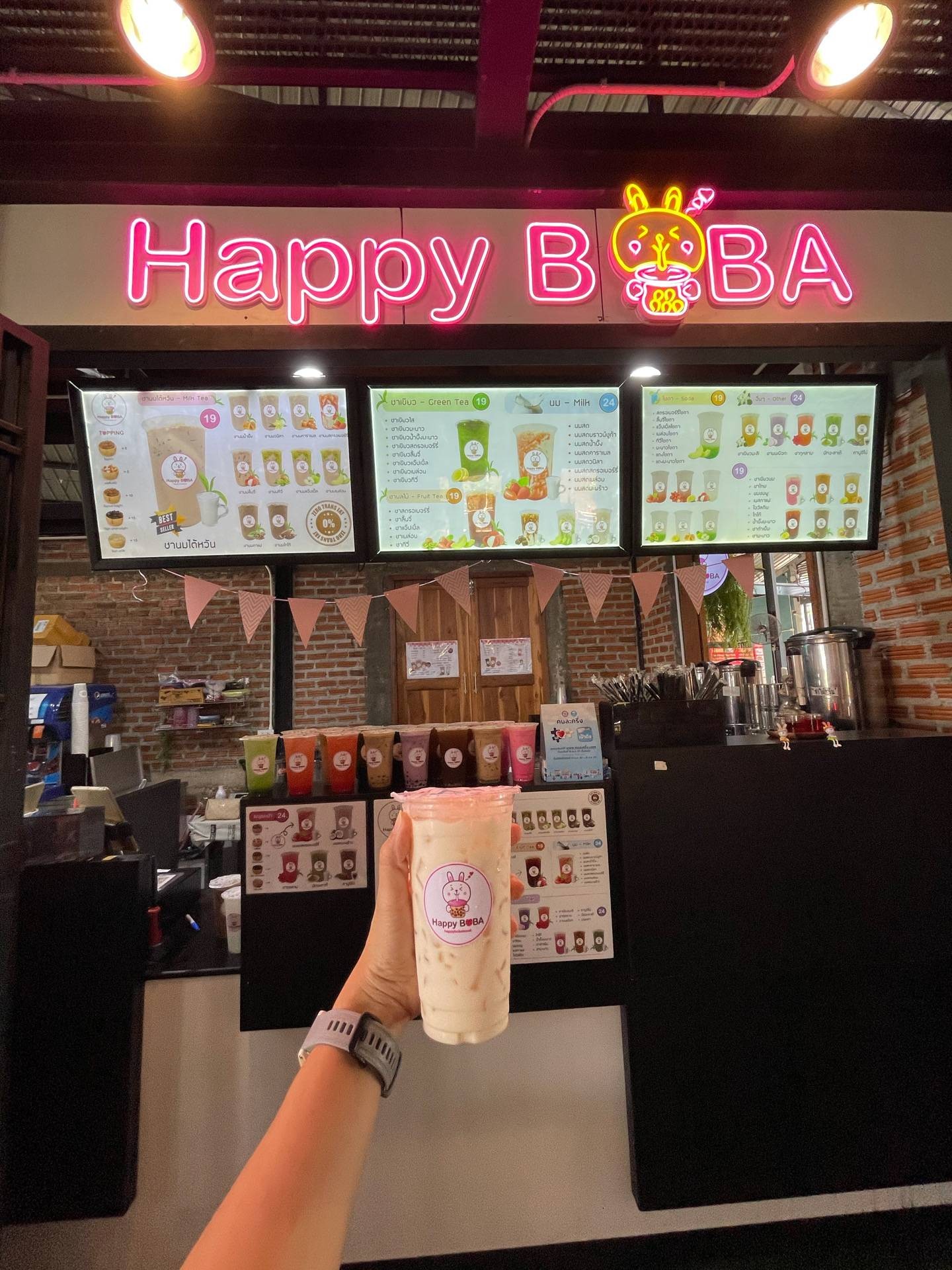 รีวิว Happy BOBA เค การ์เด้น - นมสตอเบอร์รี่ และชากุหลาบชนะเลิศ