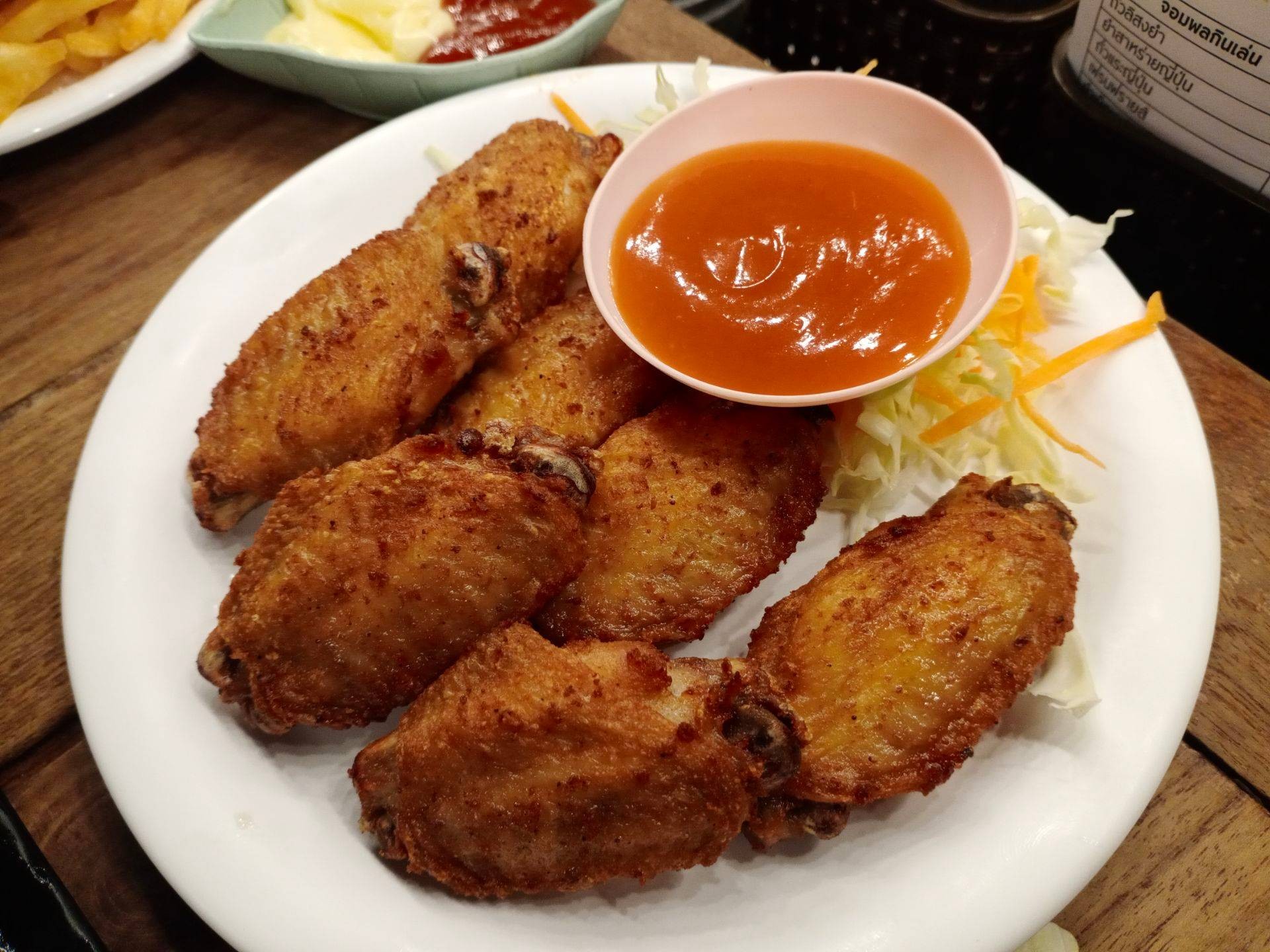 ปีกไก่ทอด 89 บาท ร้าน จอมพล หมูกระทะ