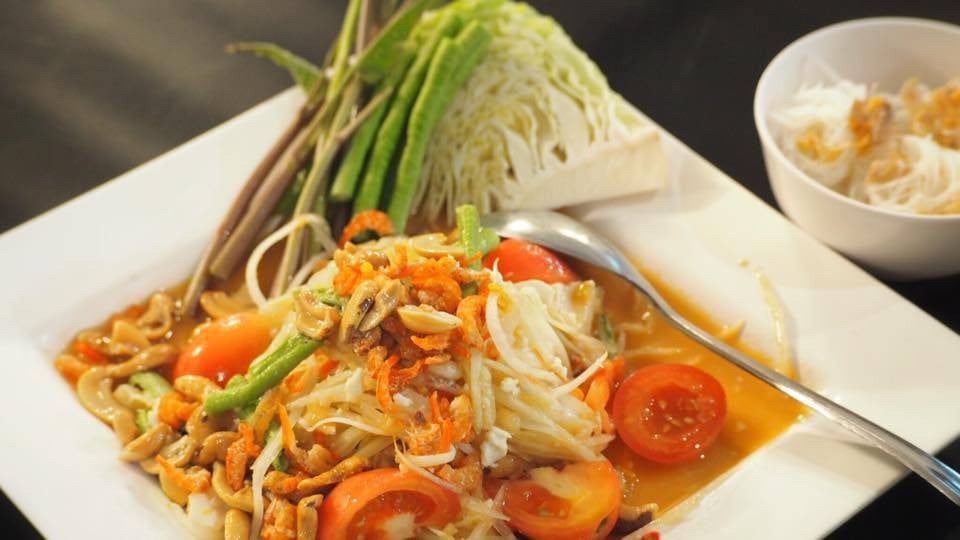 ส้มตำไทย ร้าน Pop View Sriracha