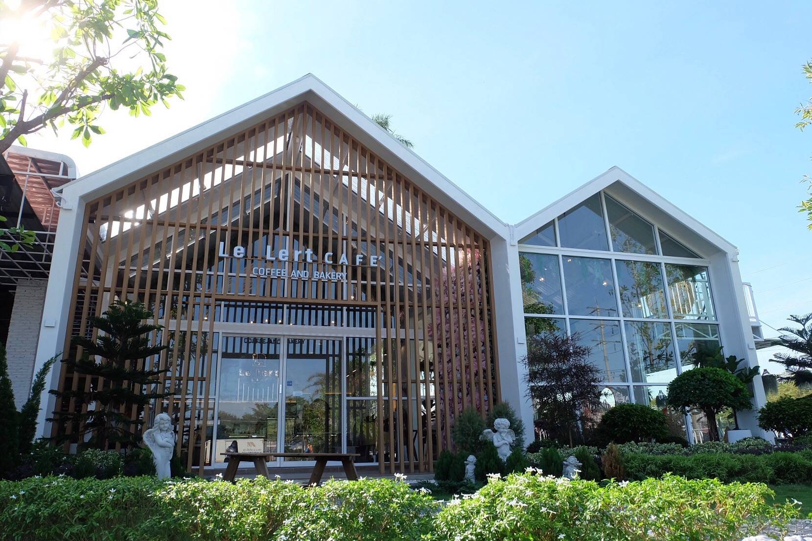 รีวิว Le Lert Cafe' - คาเฟ่เปิดใหม่ย่านบางปู สมุทรปราการ