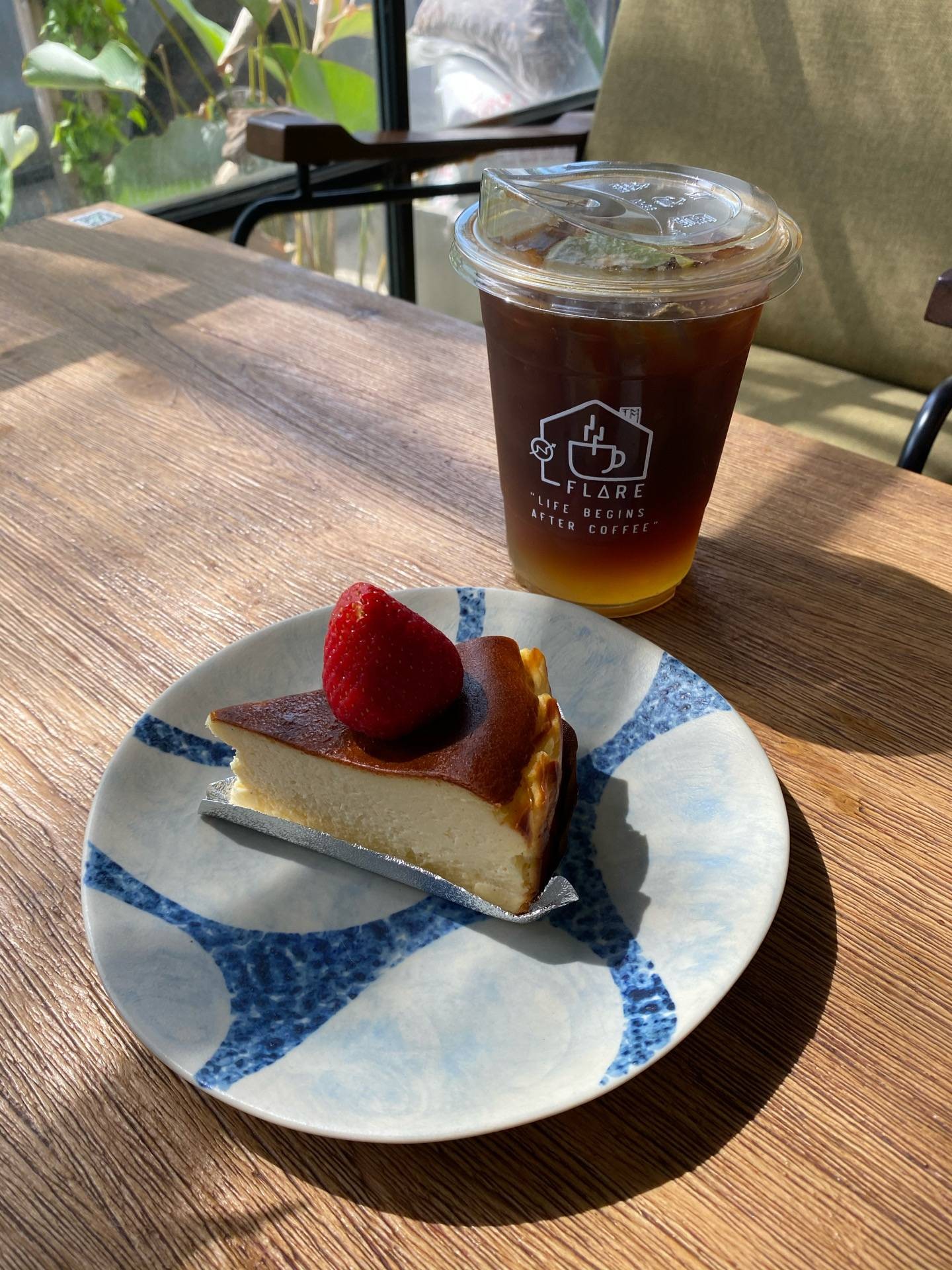 รีวิว Flare Coffee ถนนโสภณ ซอย 9 (มาบตาพุด) - กาแฟดี ขนมอร่อย ราคาเป็นมิตร