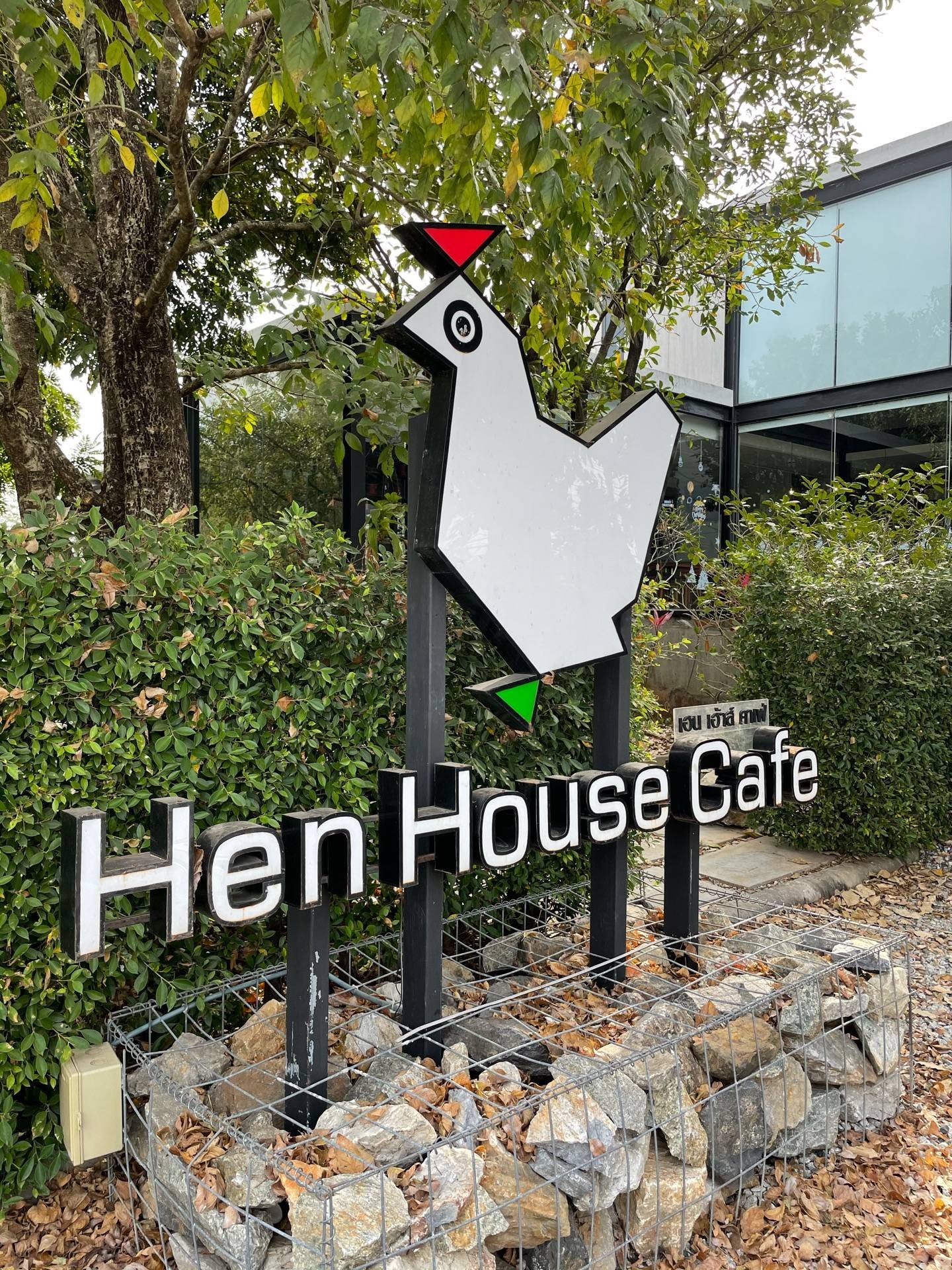 รีวิว Hen House Cafe - คาเฟ่ย่านสุวินทวงศ์ ร้านใหญ่ ติดถนน