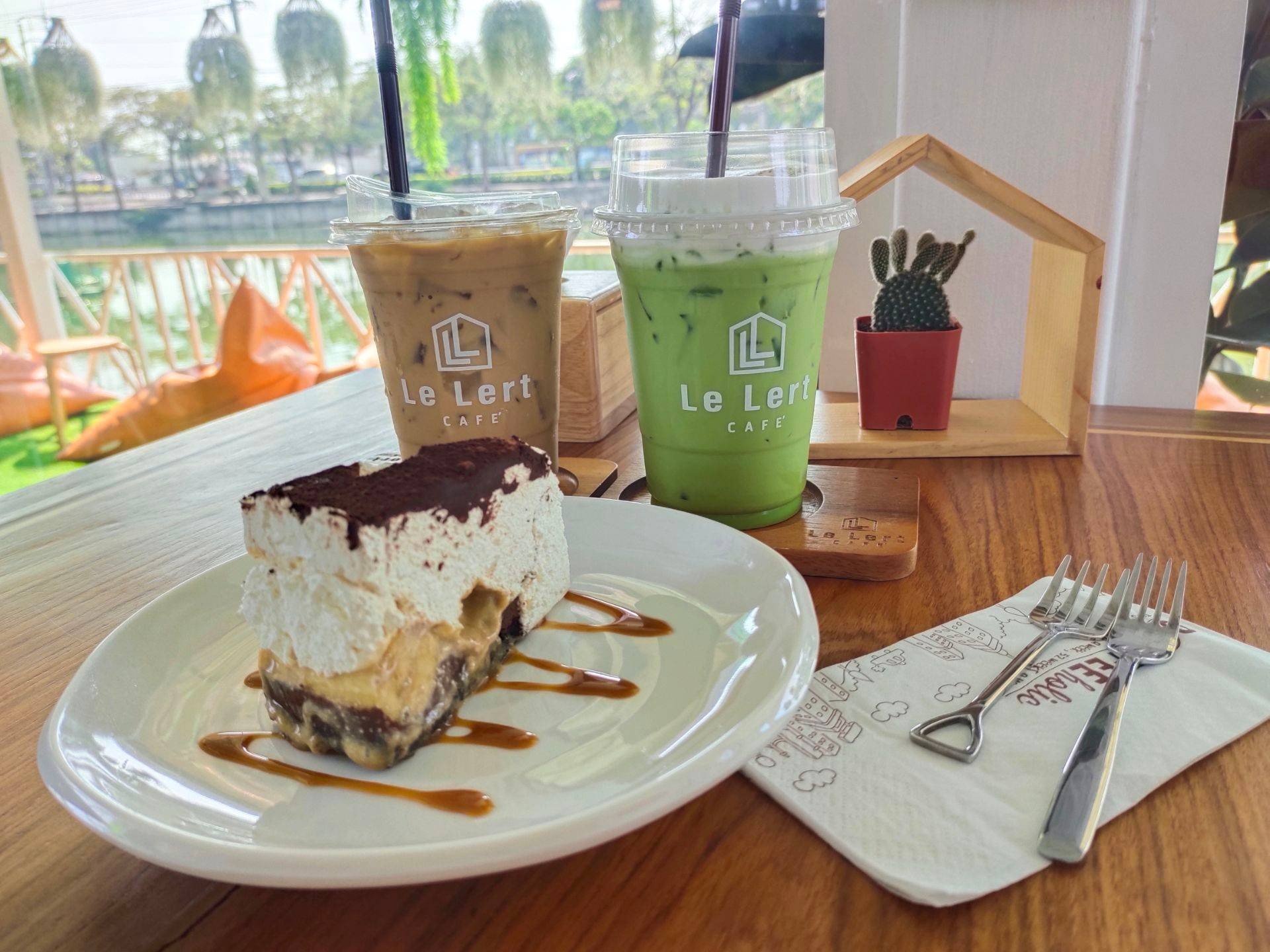 รีวิว Le Lert Cafe' - มาอุดหนุนร้านของอาบุญเลิศ กับร้านเลอเลิศ Le lert ...