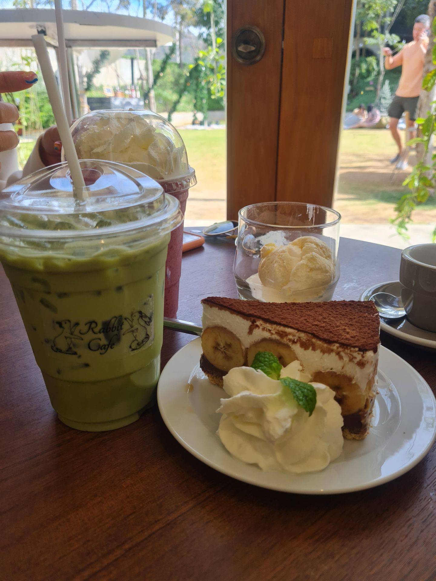 รีวิว Rabbit Cafe by Hotel Labaris - Cute cafe in Hotel Labaris