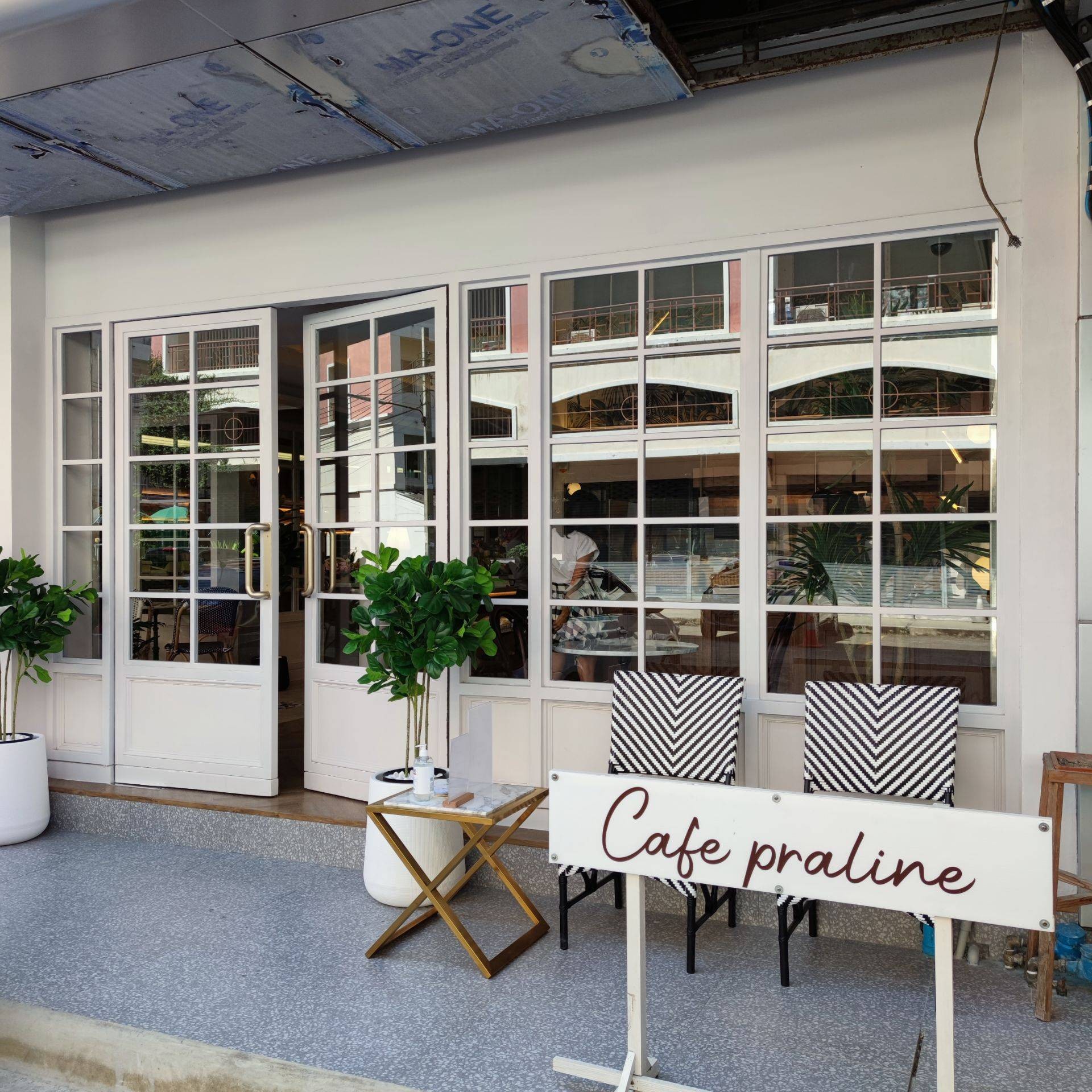 รีวิว Café Praline - 3.5⭐ คาเฟ่ใหม่ของครูเจน - Wongnai