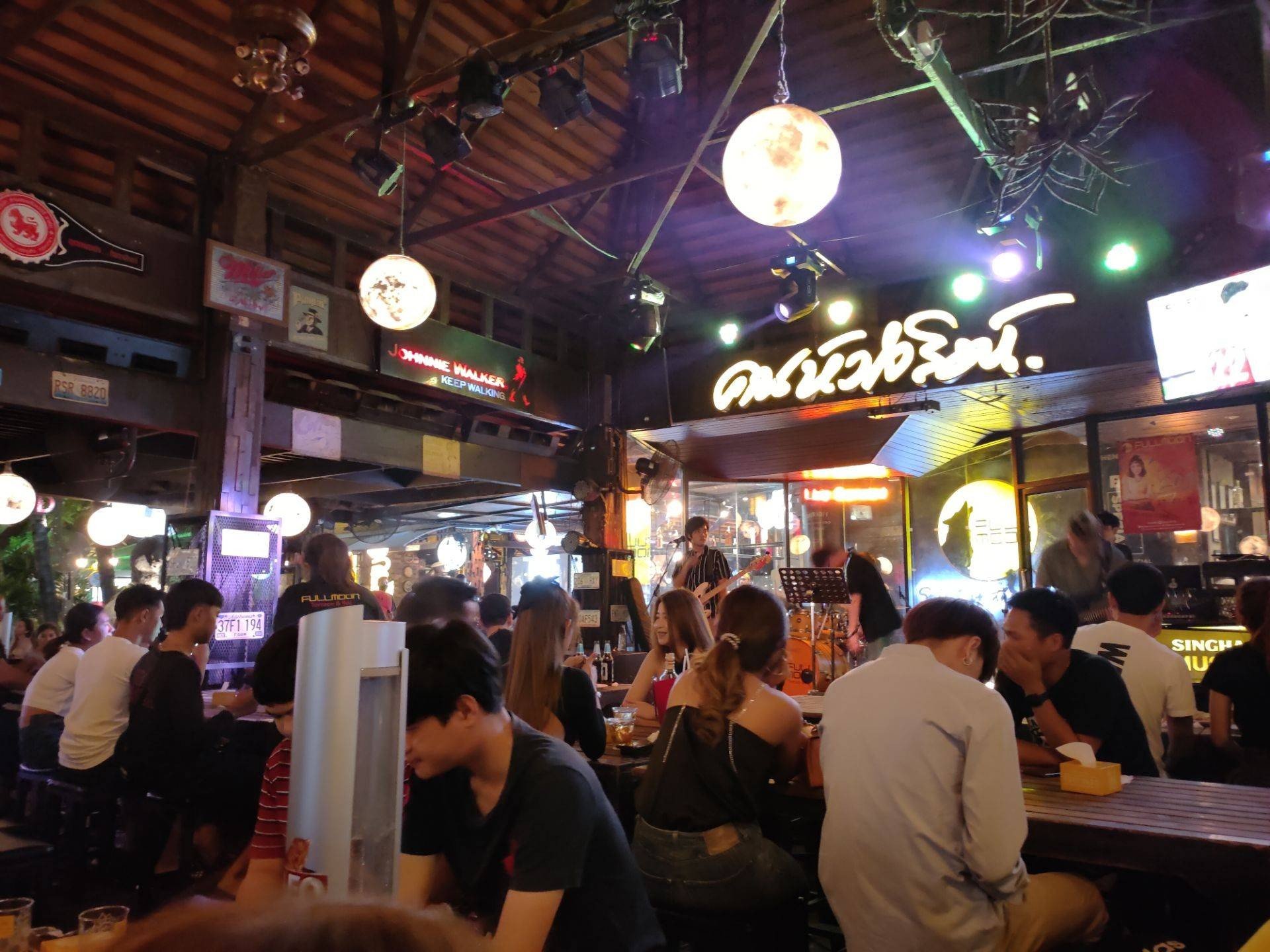 รีวิว Full Moon Terrace & Bar - มาต่อหลังจากจบงานเลี้ยงปีใหม่ - Wongnai