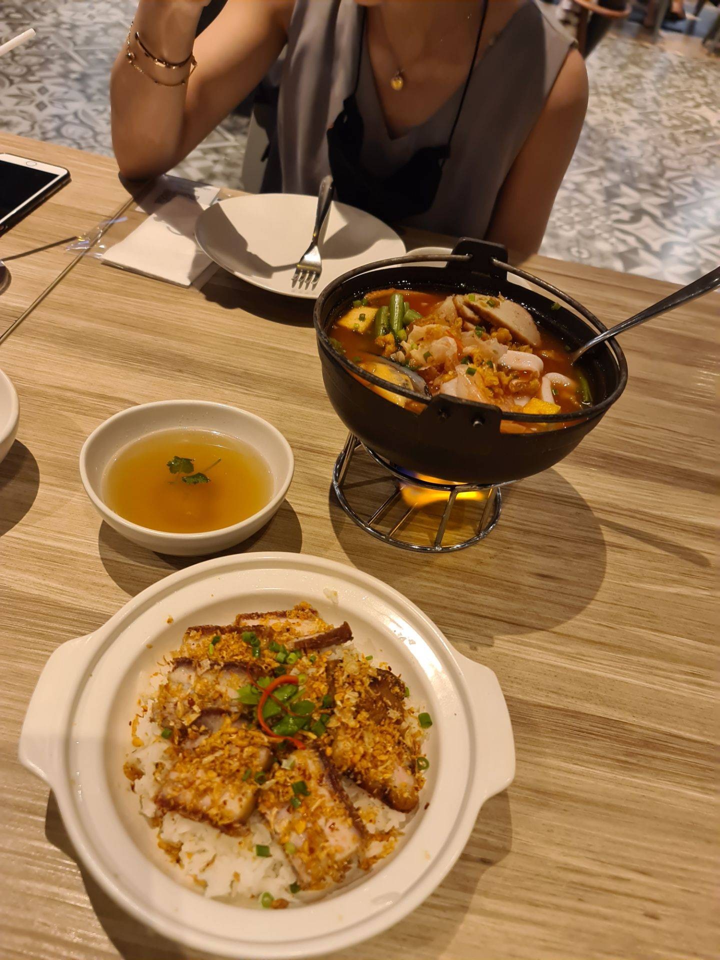 รีวิว SO asean cafe เดอะสตรีท - เย็นตาโฟทะเลเดือดอร่อยดีครับ