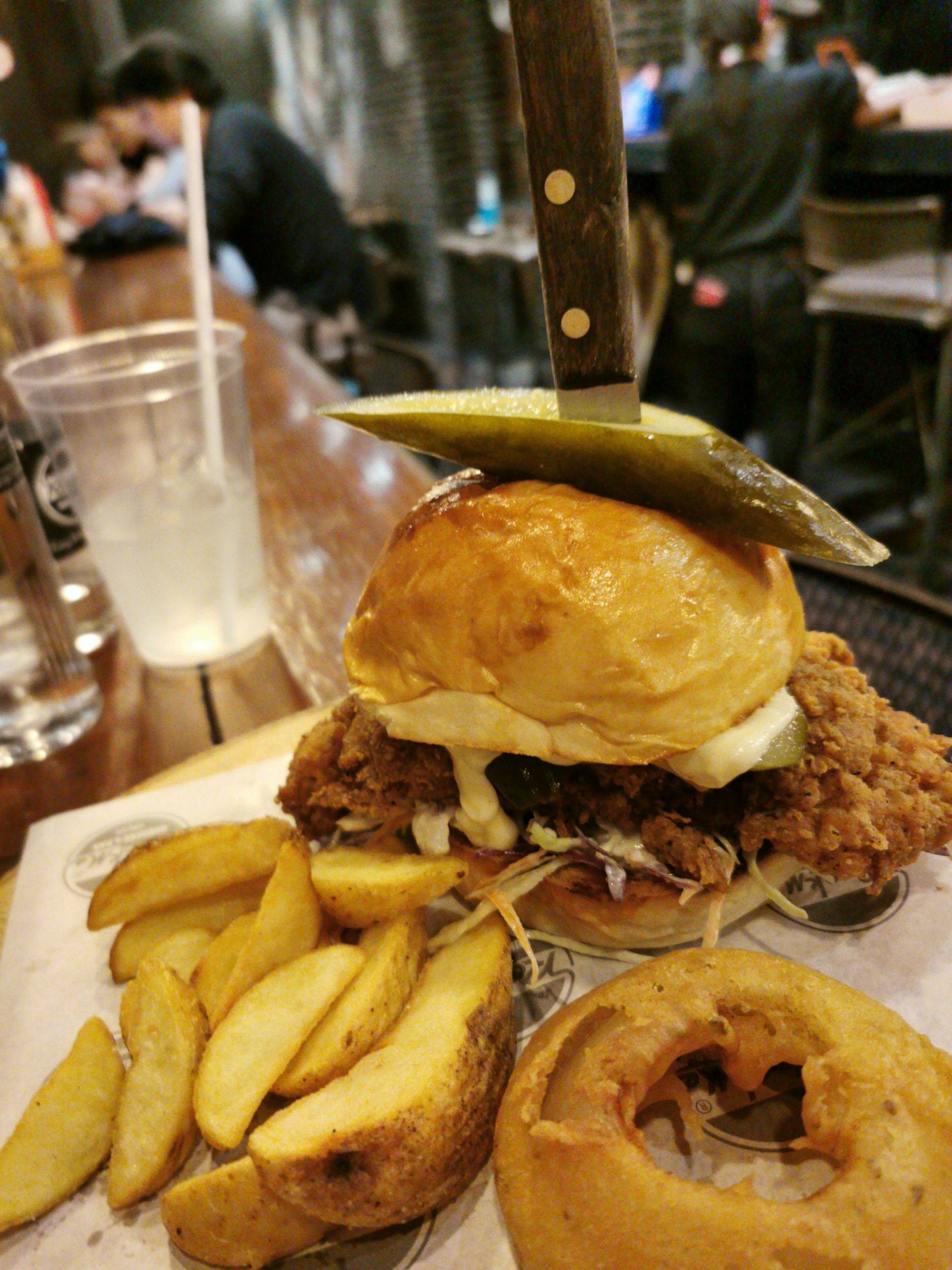 รูป Rock Me Burgers & Bar ลอยเคราะห์ - Wongnai