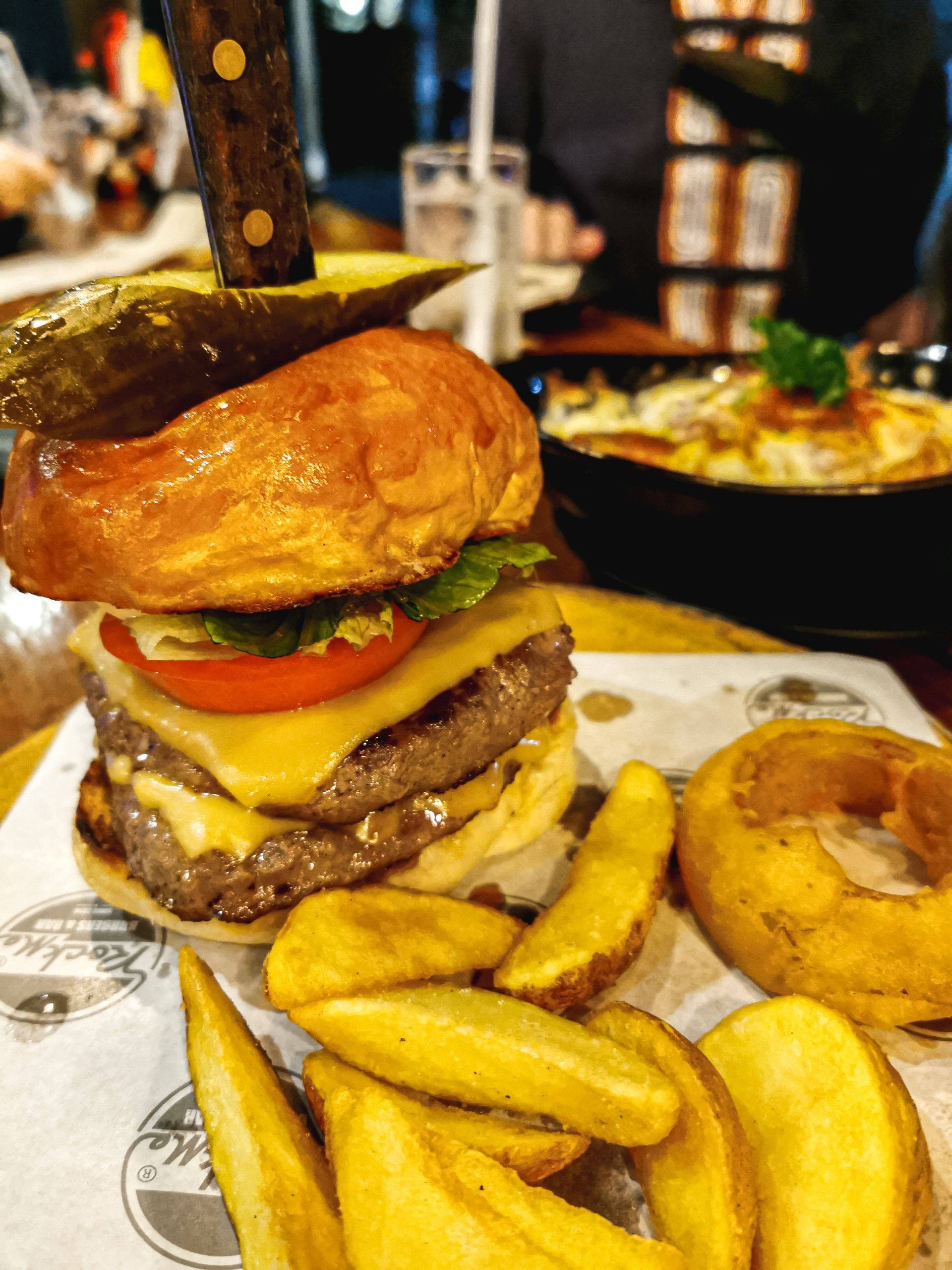 รีวิว Rock Me Burgers & Bar ลอยเคราะห์ - - Wongnai