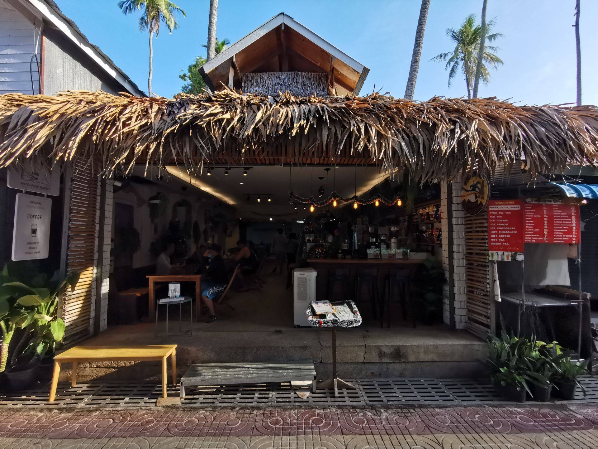 รีวิว Patcharee Bakery เกาะพีพี - ธรรมดามากๆ - Wongnai