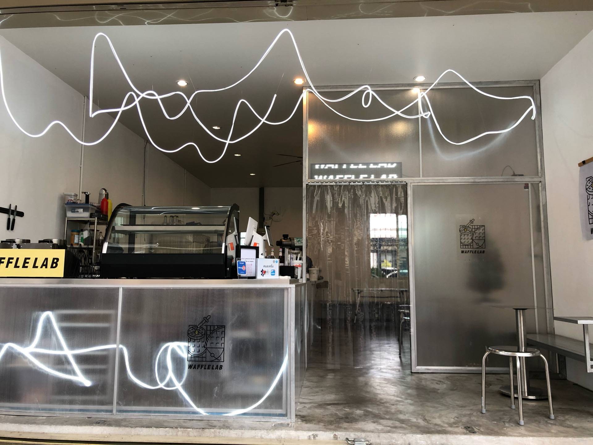 รีวิว Waffle Lab(วาฟเฟิลแล็บ) ญว - Coffle อร่อยมาก กรอบนุ่ม กาแฟก็ดี