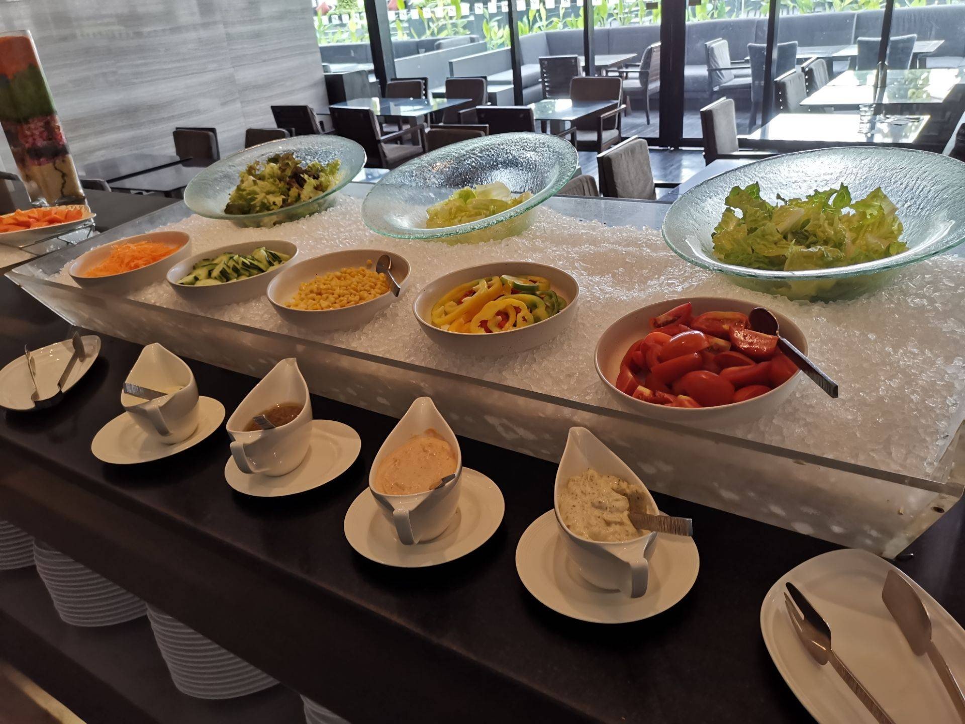 รีวิว Zeta Cafe โรงแรมฮอลิเดย์อินน์ กรุงเทพฯ - มาทานช่วงโควิด อาหารอร่อย