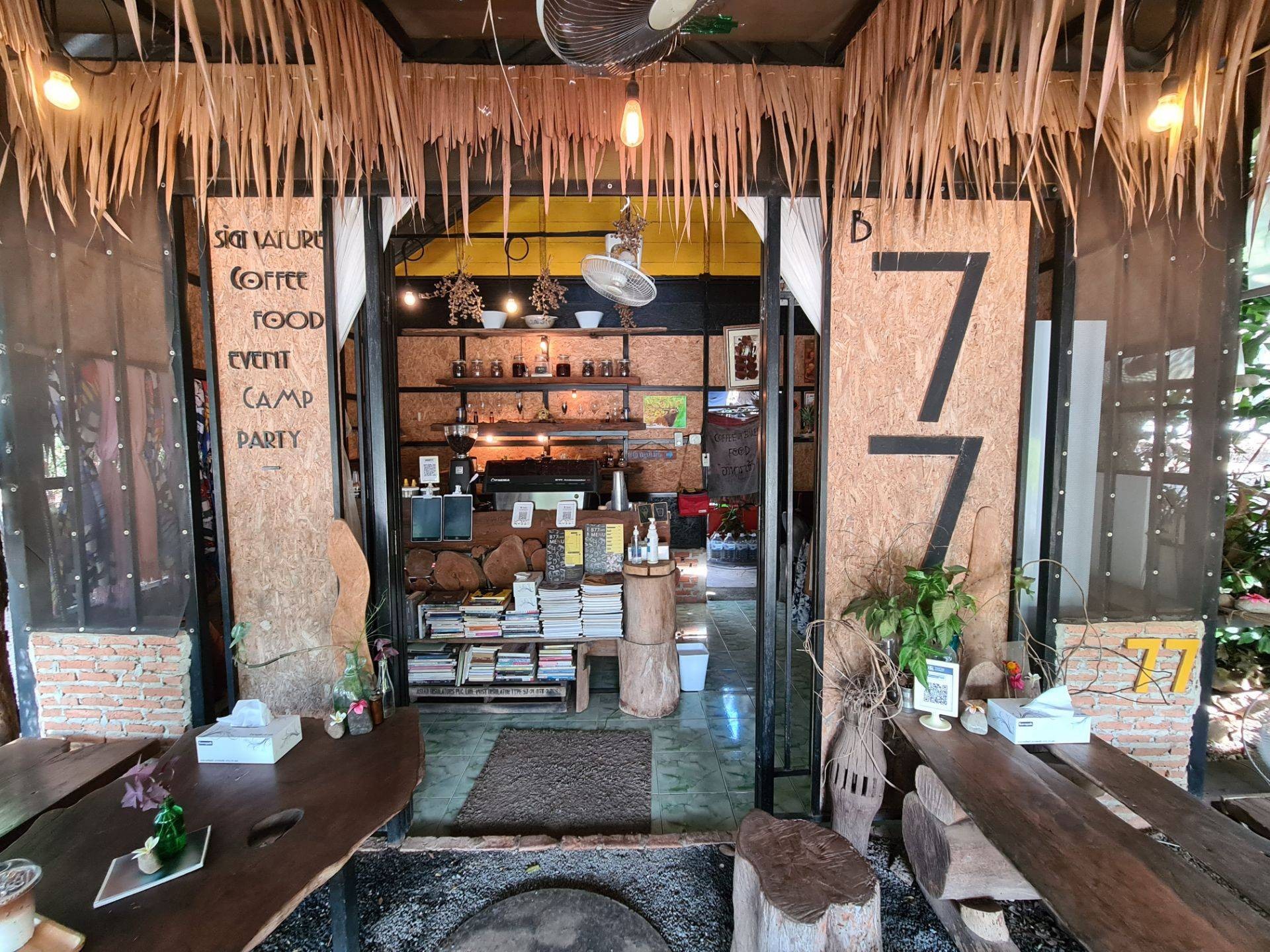 รีวิว B77 CAFE' - ร้านกาแฟริมทาง