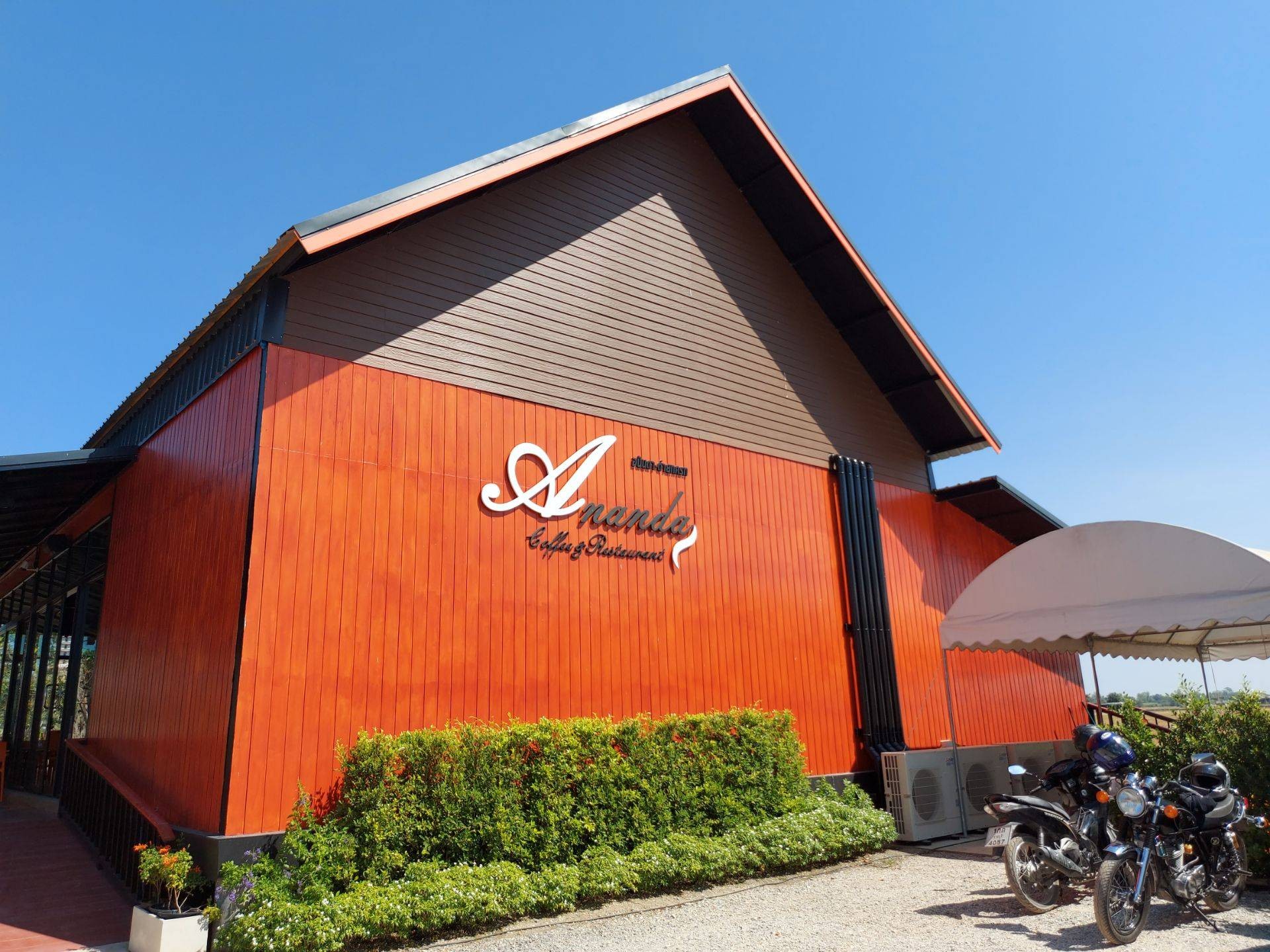 รีวิว อนันดา คาเฟ่ - Ananda Cafe ทำมุมกับวัดถ้ำเสือได้สวยมาก