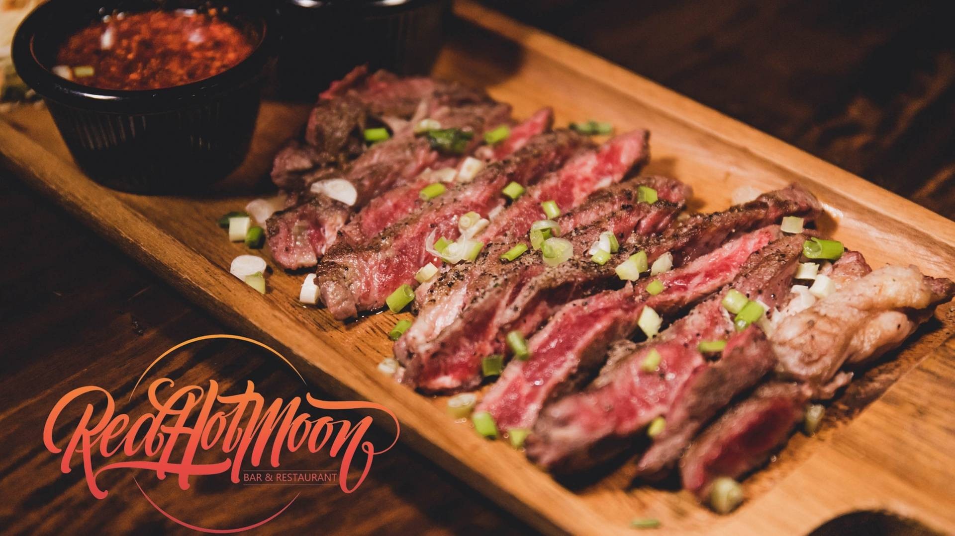 Red Hot Moon Bar&Restaurant - สั่งอาหารเดลิเวอรี | Wongnai x LINE MAN