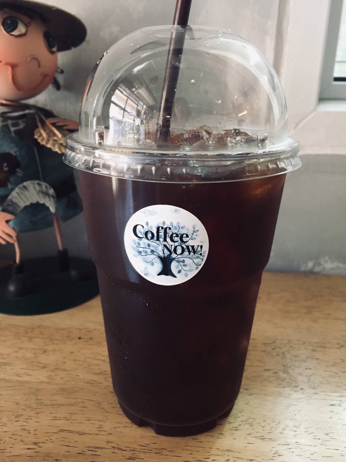 รีวิว Coffee Now! - ร้านกาแฟในตลาดท่ามกลางผู้คนมากมาย เข้ามาด้านในร้าน ...